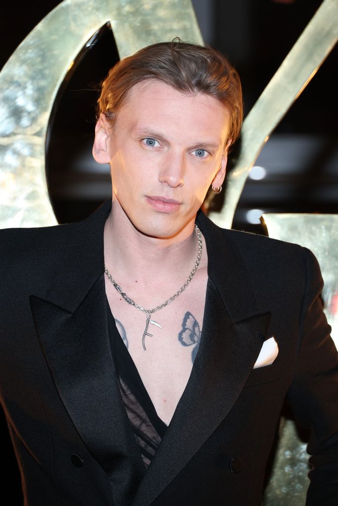 Jamie Campbell Bower Roken