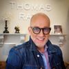 Noch erkannt? So sieht Ex-GNTM-Juror Thomas Rath heute aus