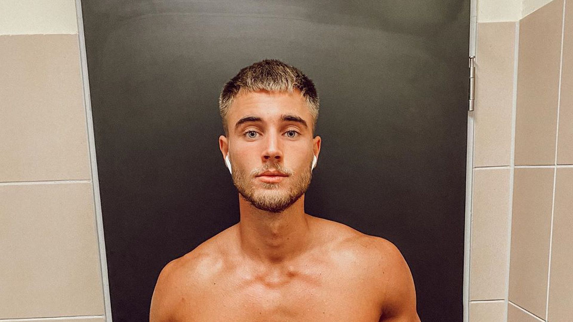 So war der Einzug von Wales Ex-Freund für Aaron Hundhausen