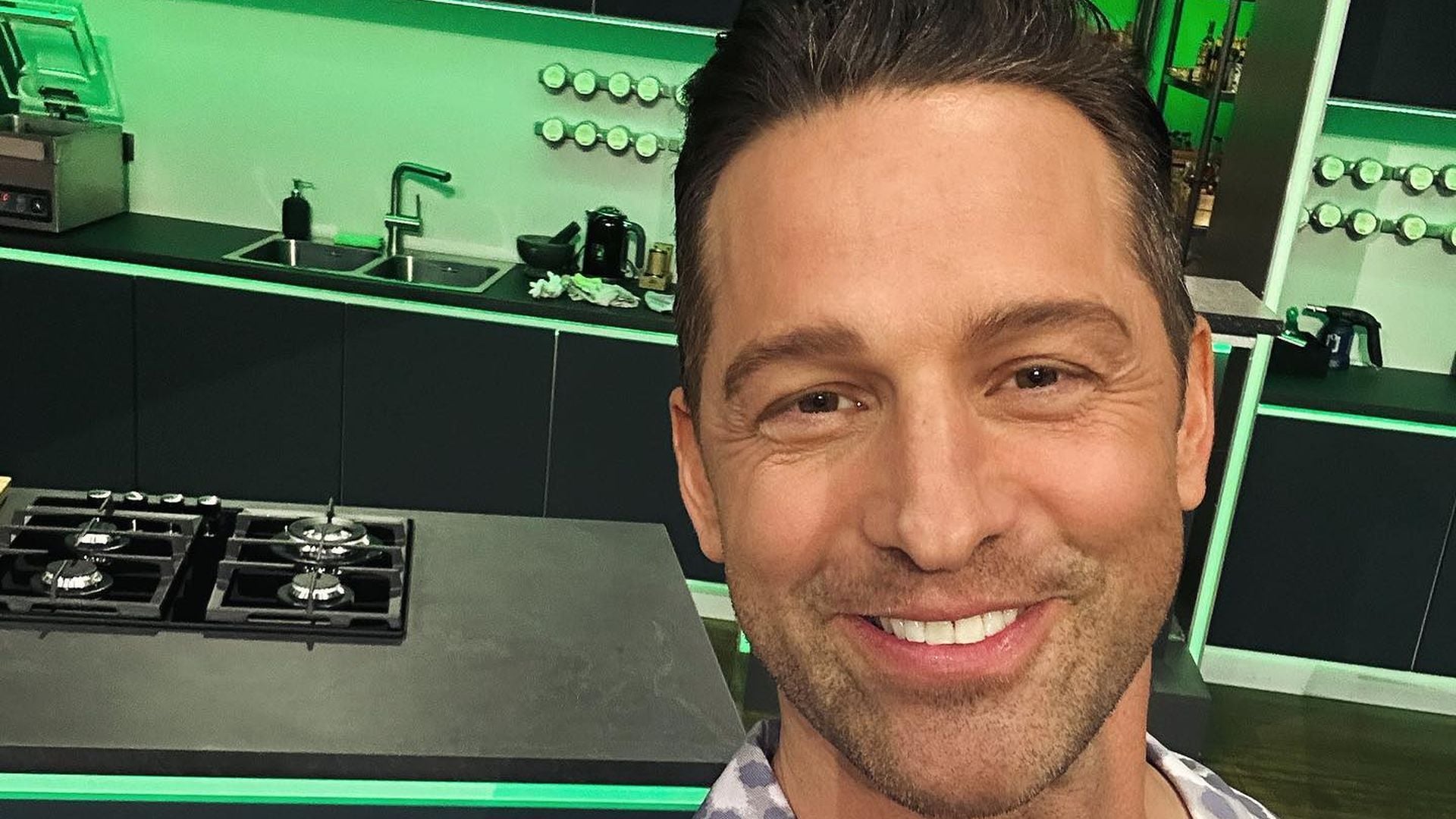 TV-Koch Alexander Kumptner verkündet Geburt seines Sohnes