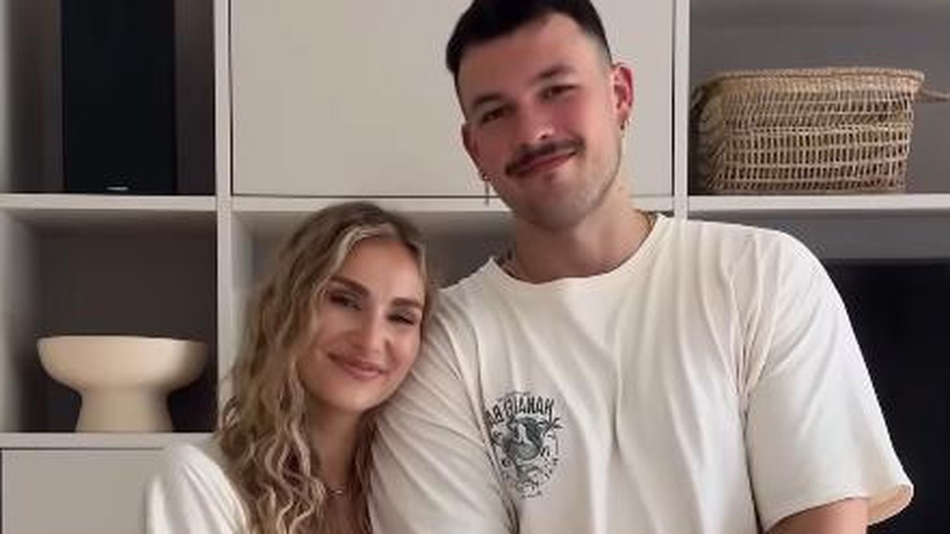 "Pünktchen hat sich festgehalten": Ana Johnson ist schwanger