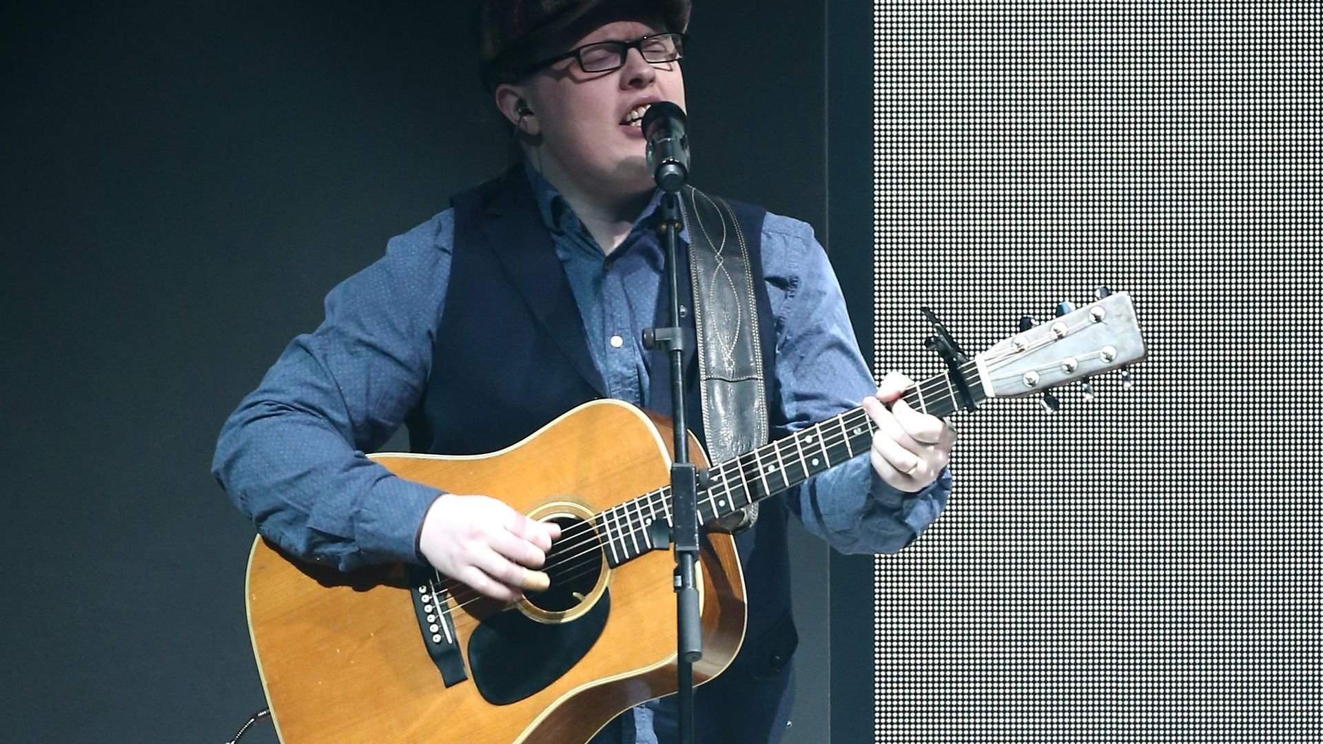 Tatsächlich! Dieser Promi war die "Masked Singer"-Kakerlake