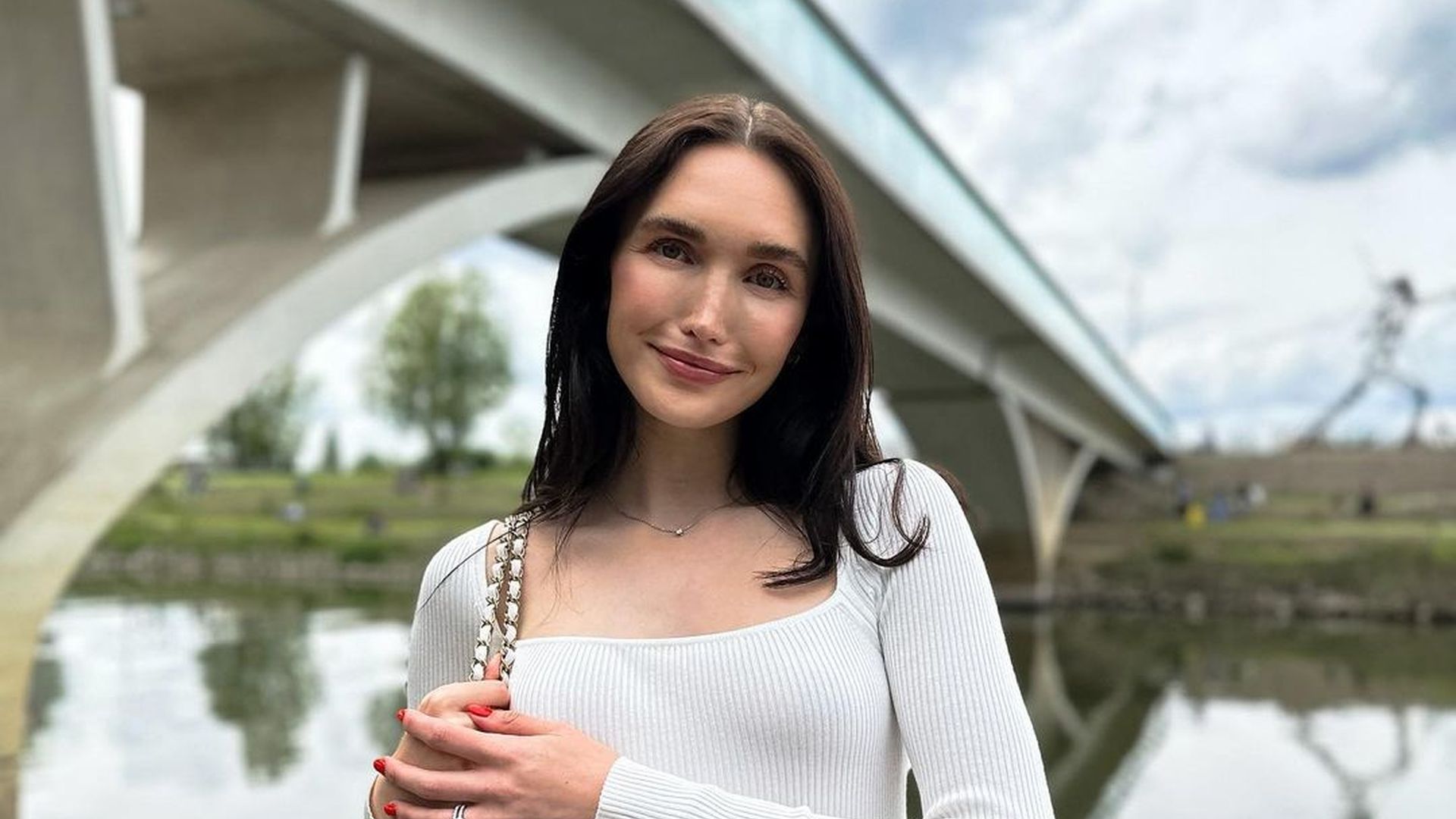 Weiß Model Anna Adamyan schon, wie sie entbinden möchte?