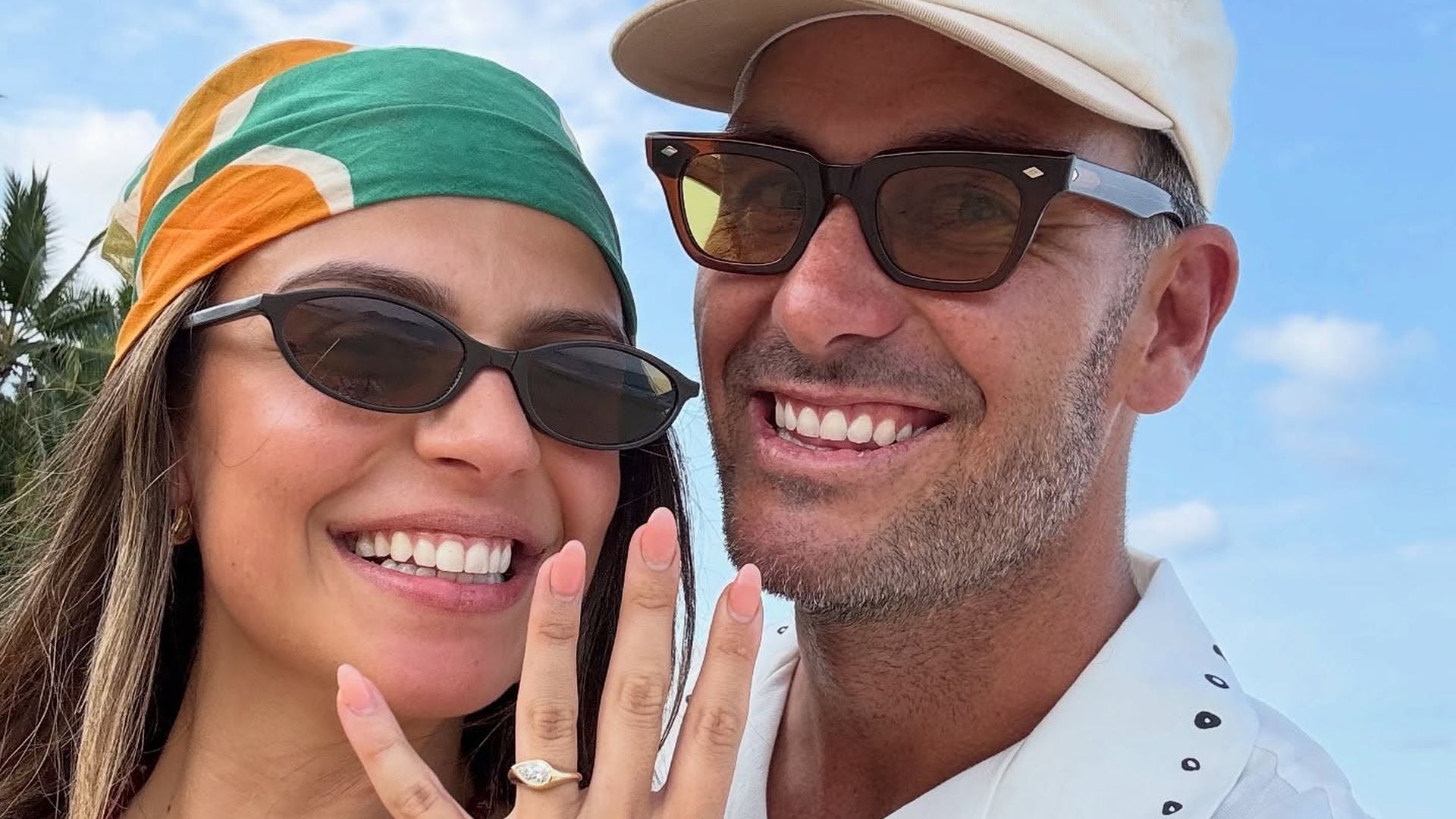 Romantik am Strand: Matt Poole und Annelyse sind verlobt