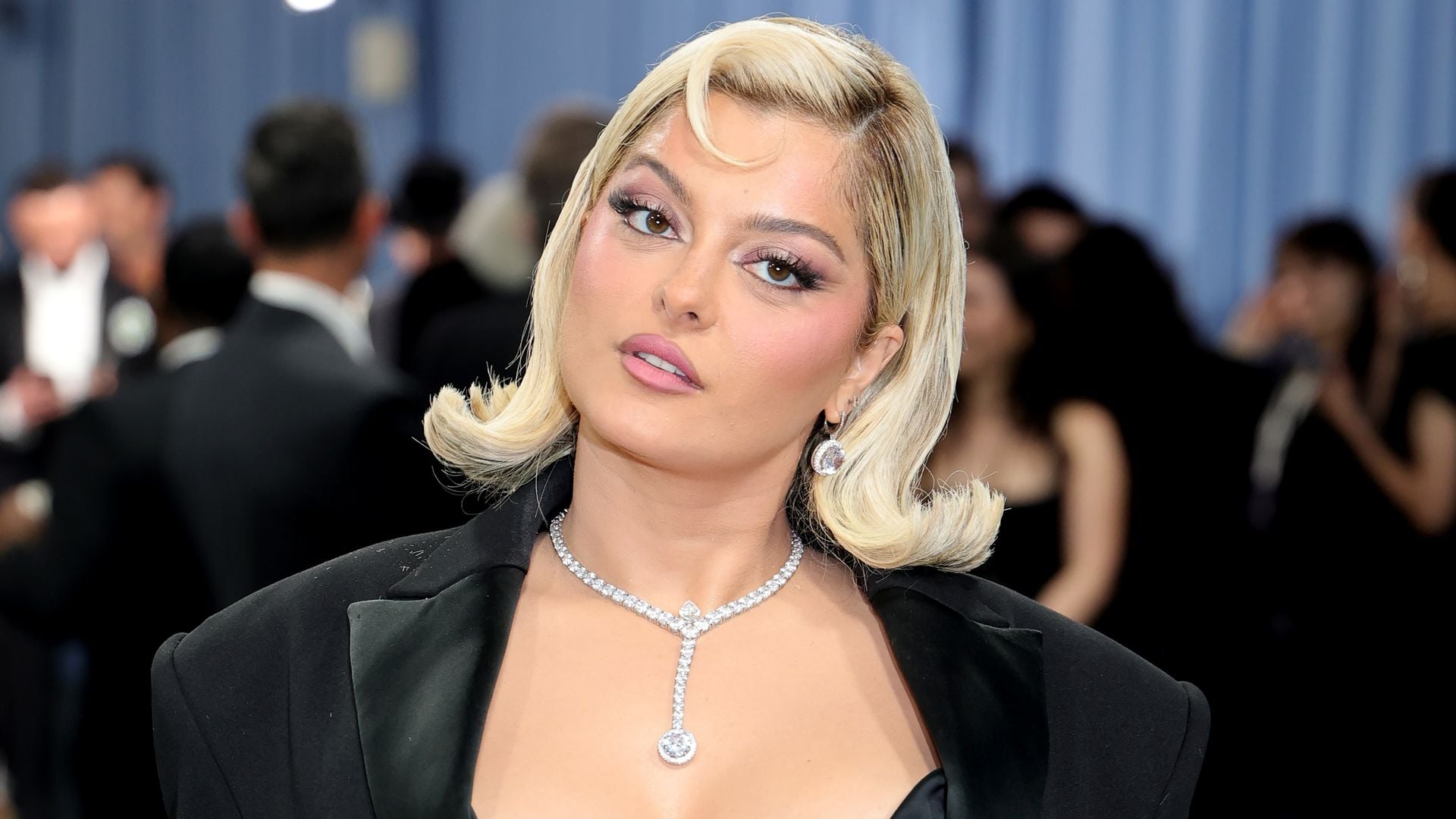 Bodyshaming im Netz nach AMAs: Bebe Rexha kontert souverän