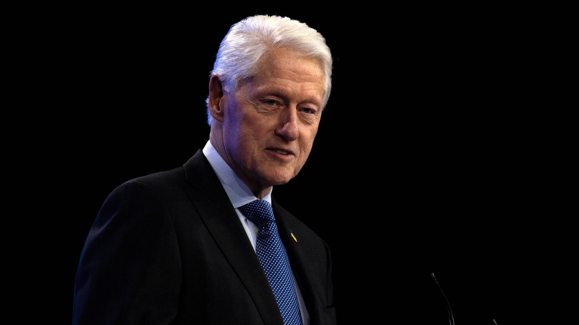 Bill Clinton mit Defibrillator gesichtet: Sorge wächst