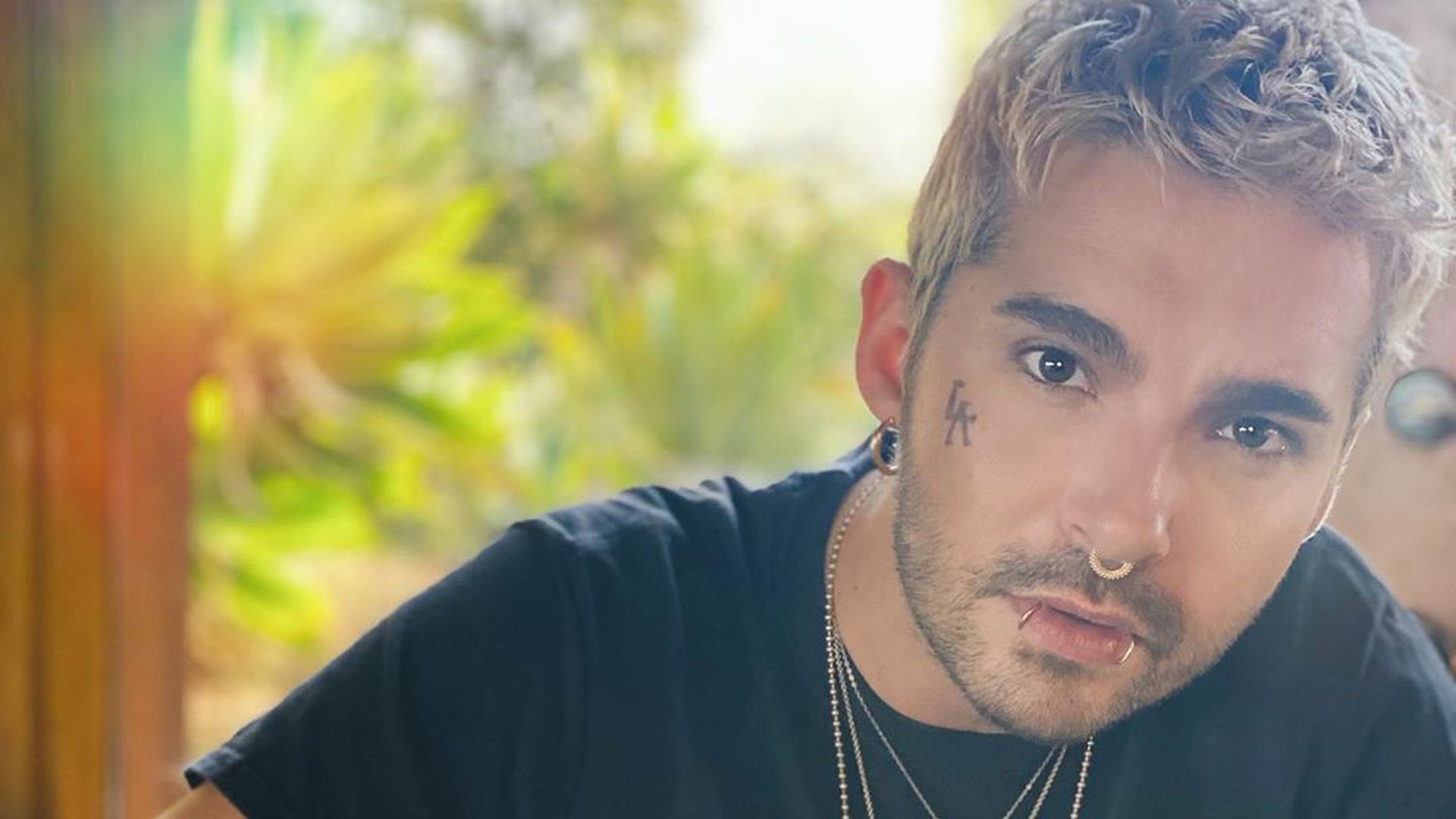 Ist das echt? Bill Kaulitz zeigt sich mit Tattoo im Gesicht
