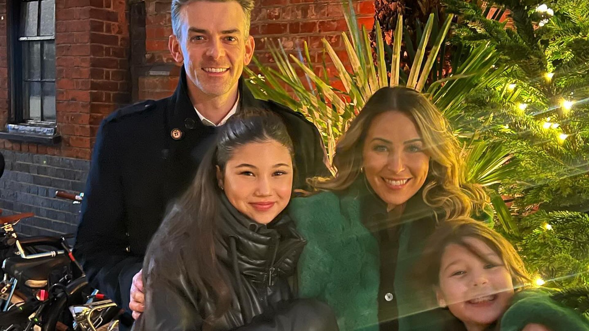 Es ist offiziell: Rachel Stevens mit Brendyn auf Family-Pic!