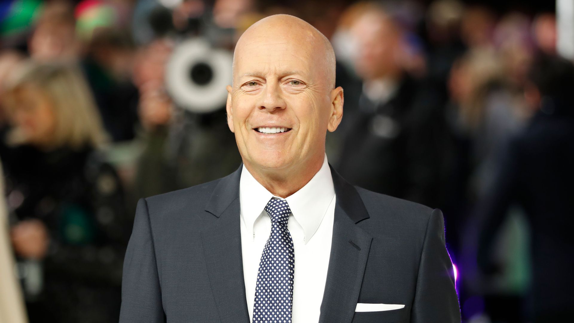 Co-Stars begeistert: So cool war es mit Bruce Willis am Set!