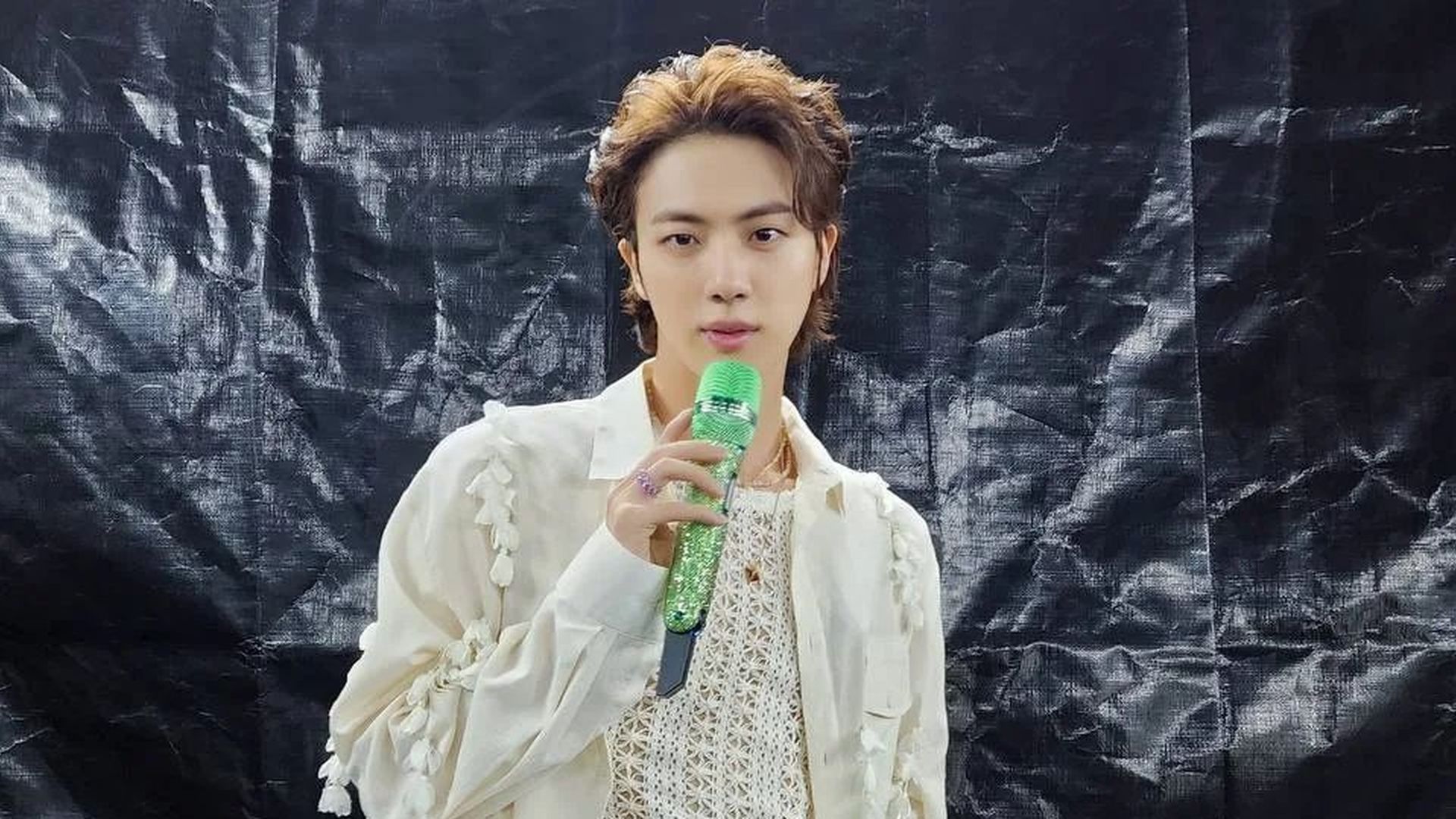 Jins Solo-Debüt: Der BTS-Star bringt Album "Happy" heraus