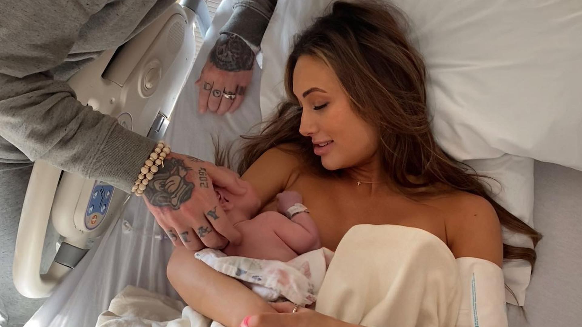 Name verraten: WWE-Star Carmella ist erstmals Mama geworden!