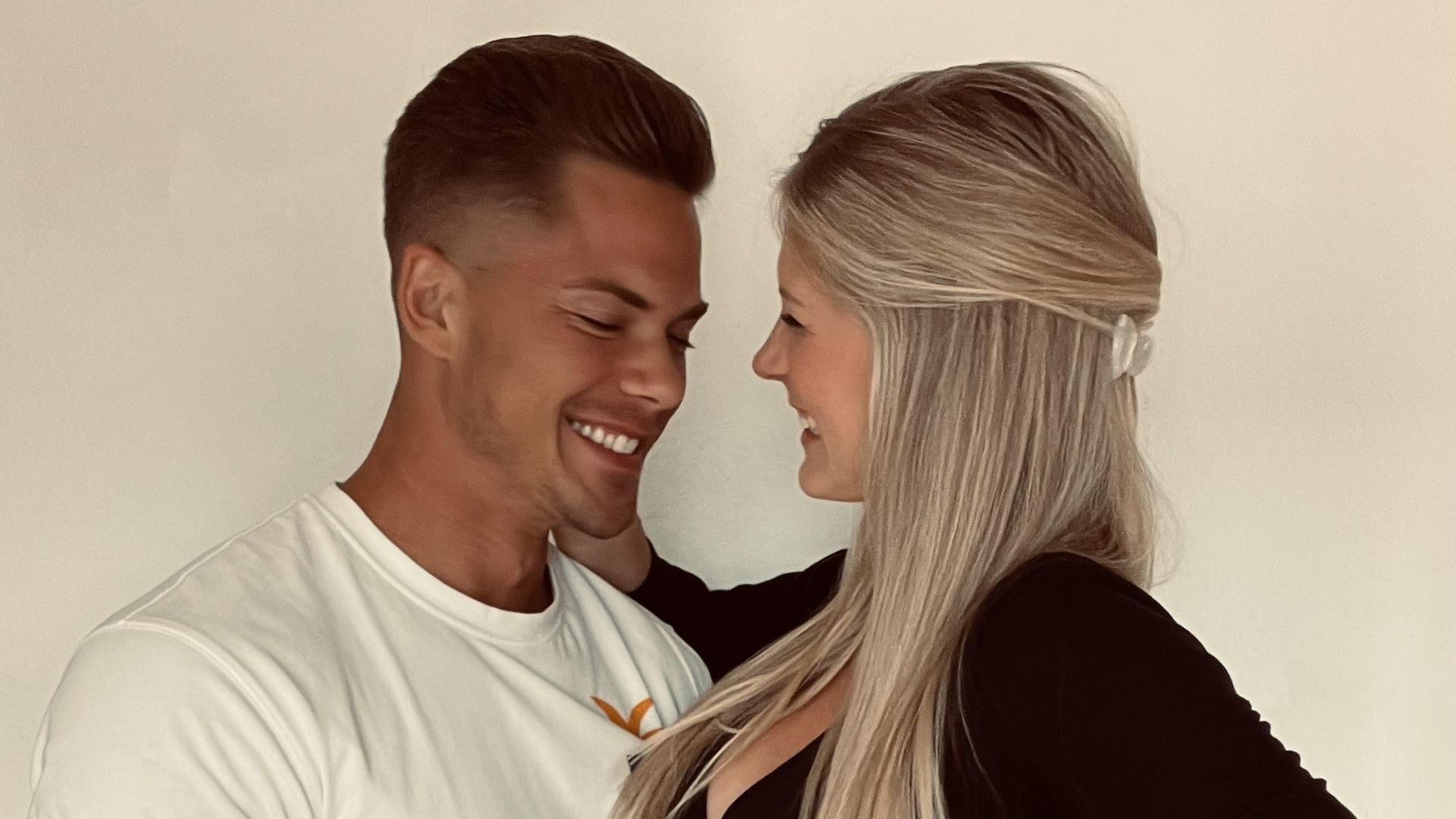 Paar-Debüt: Cedric Beidinger und Hanna Annika megaverknallt