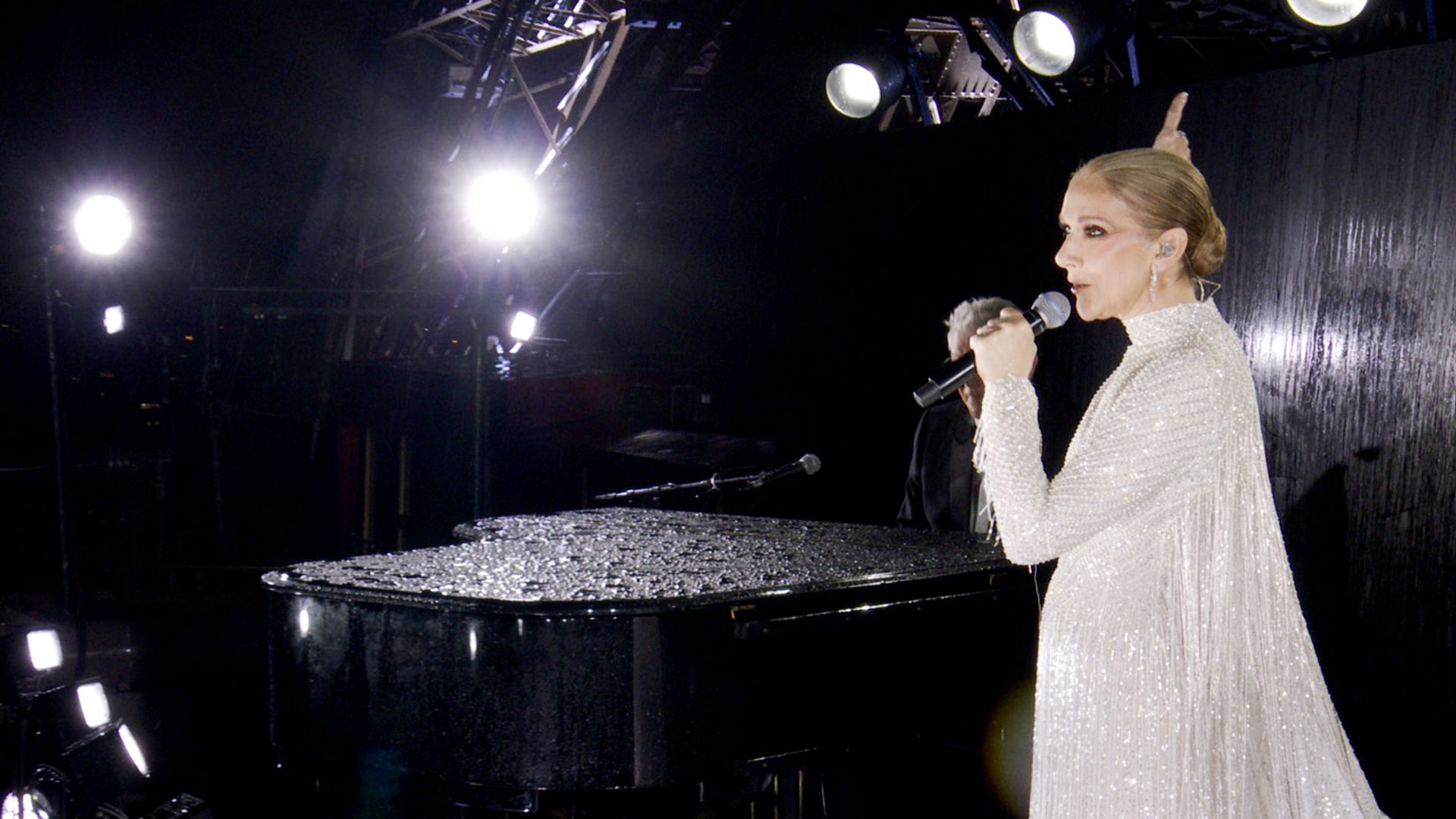 Céline Dion feiert ersten öffentlichen Auftritt seit Olympia