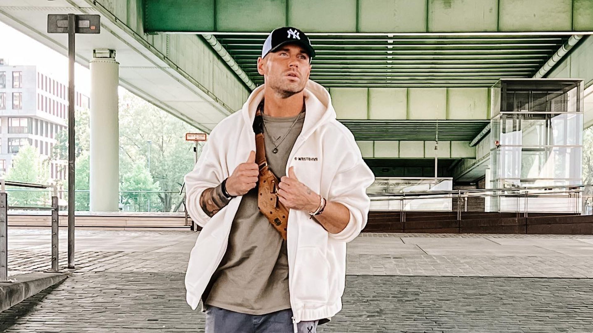 "Glückliche Momente": Chris Broy ist offiziell vergeben!