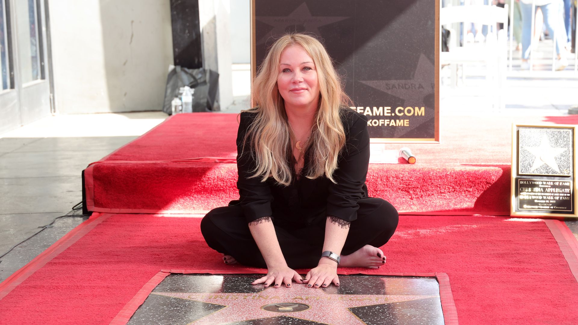 Darum war Christina Applegate auf Preisverleihung barfuß