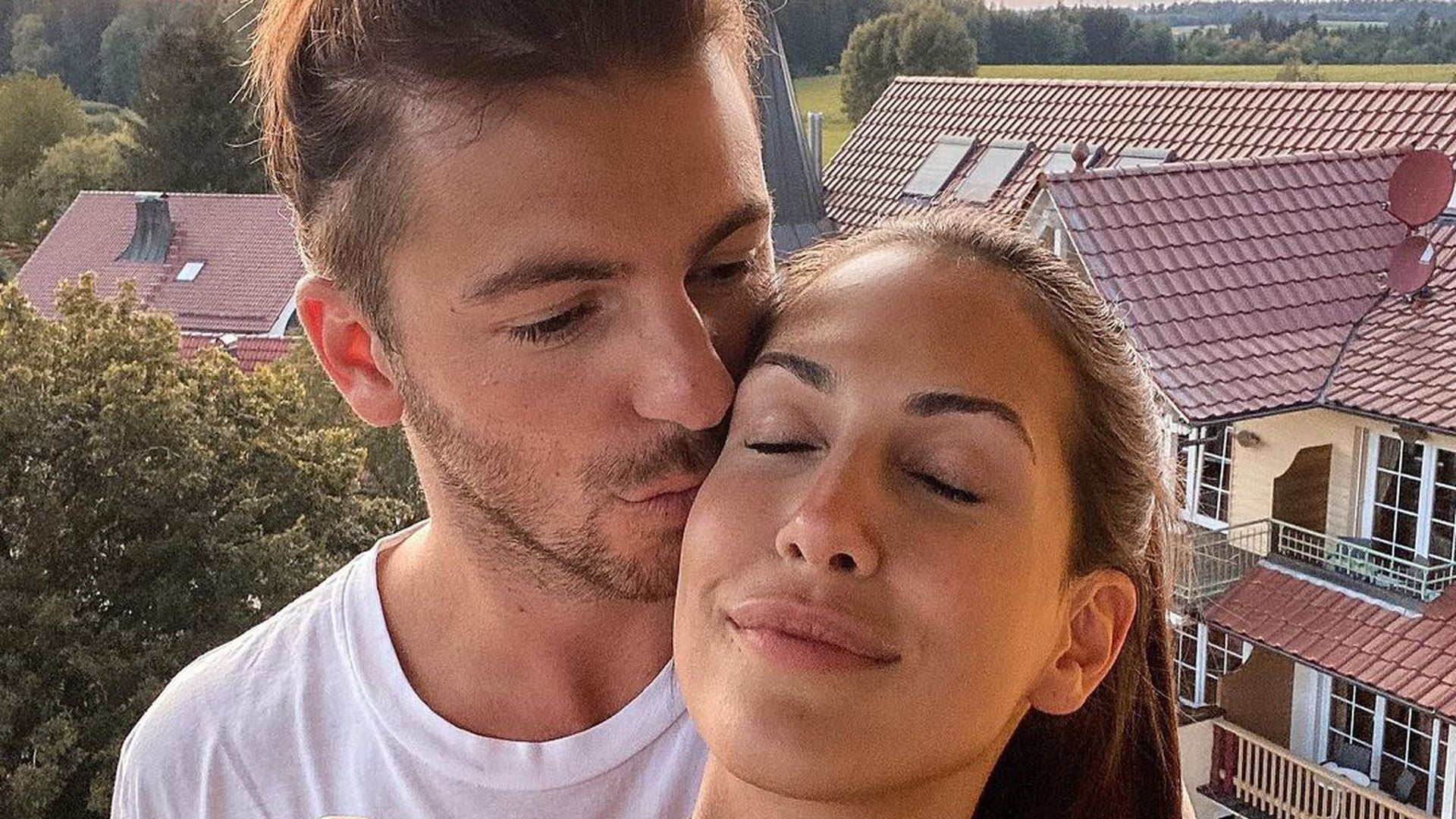 Sofort ein Paar-Tattoo: Clea und Riccardo feiern Einjähriges