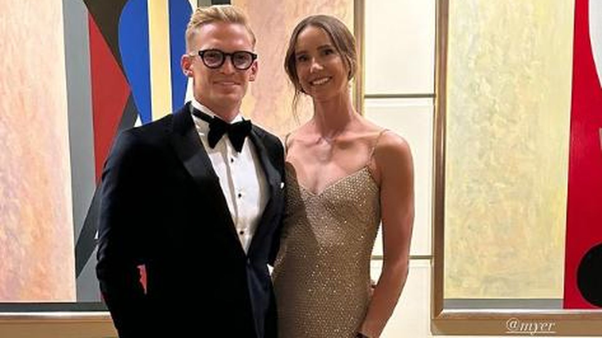 Cody Simpson und seine Emma strahlen bei Wohltätigkeitsevent