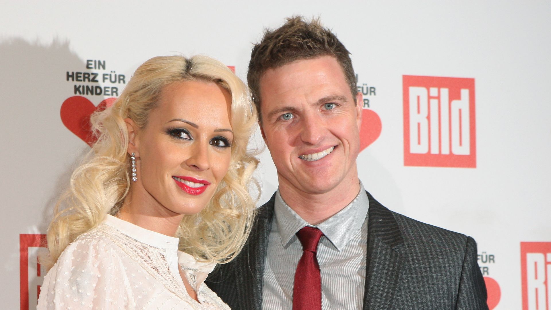 Cora Schumacher stichelt humorvoll gegen Ralf mit Werbespot