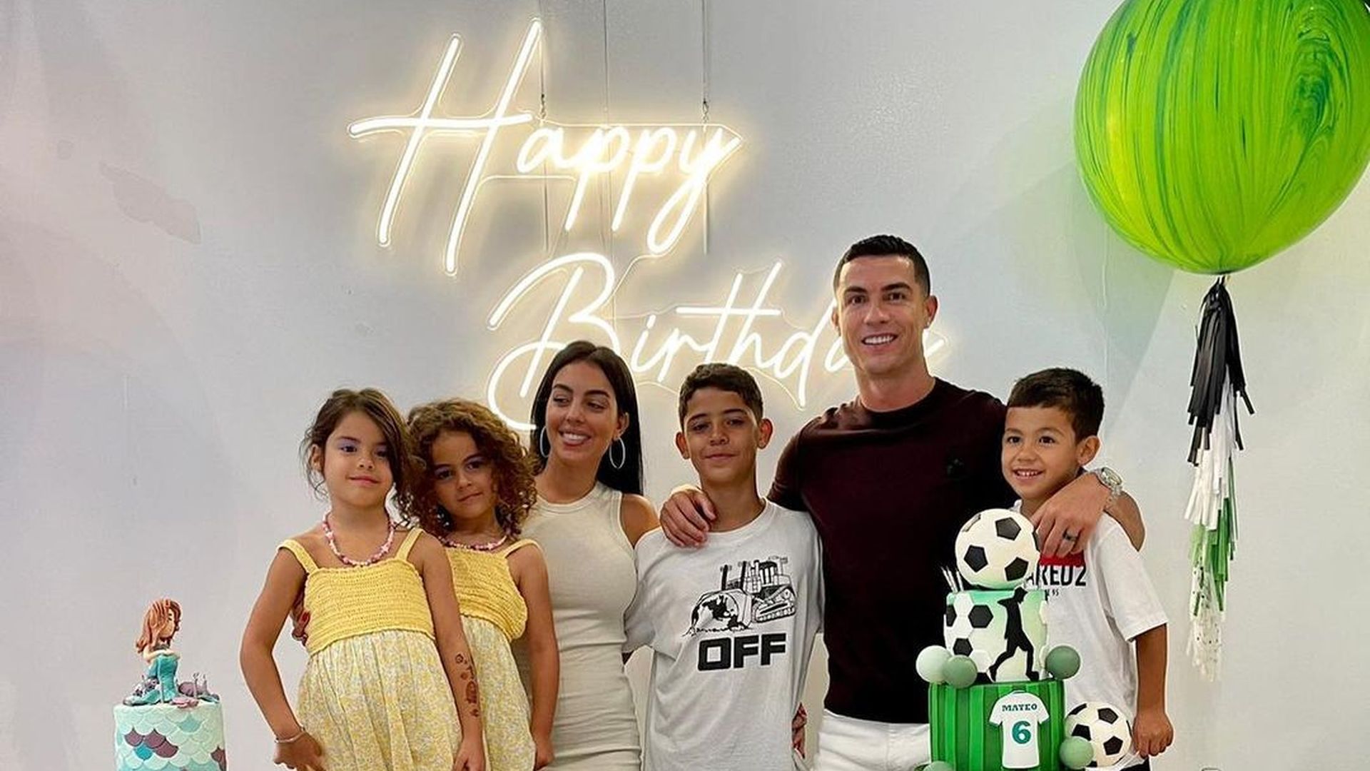 So süß feiert Cristiano Ronaldo 6. Geburtstag seiner Kids!
