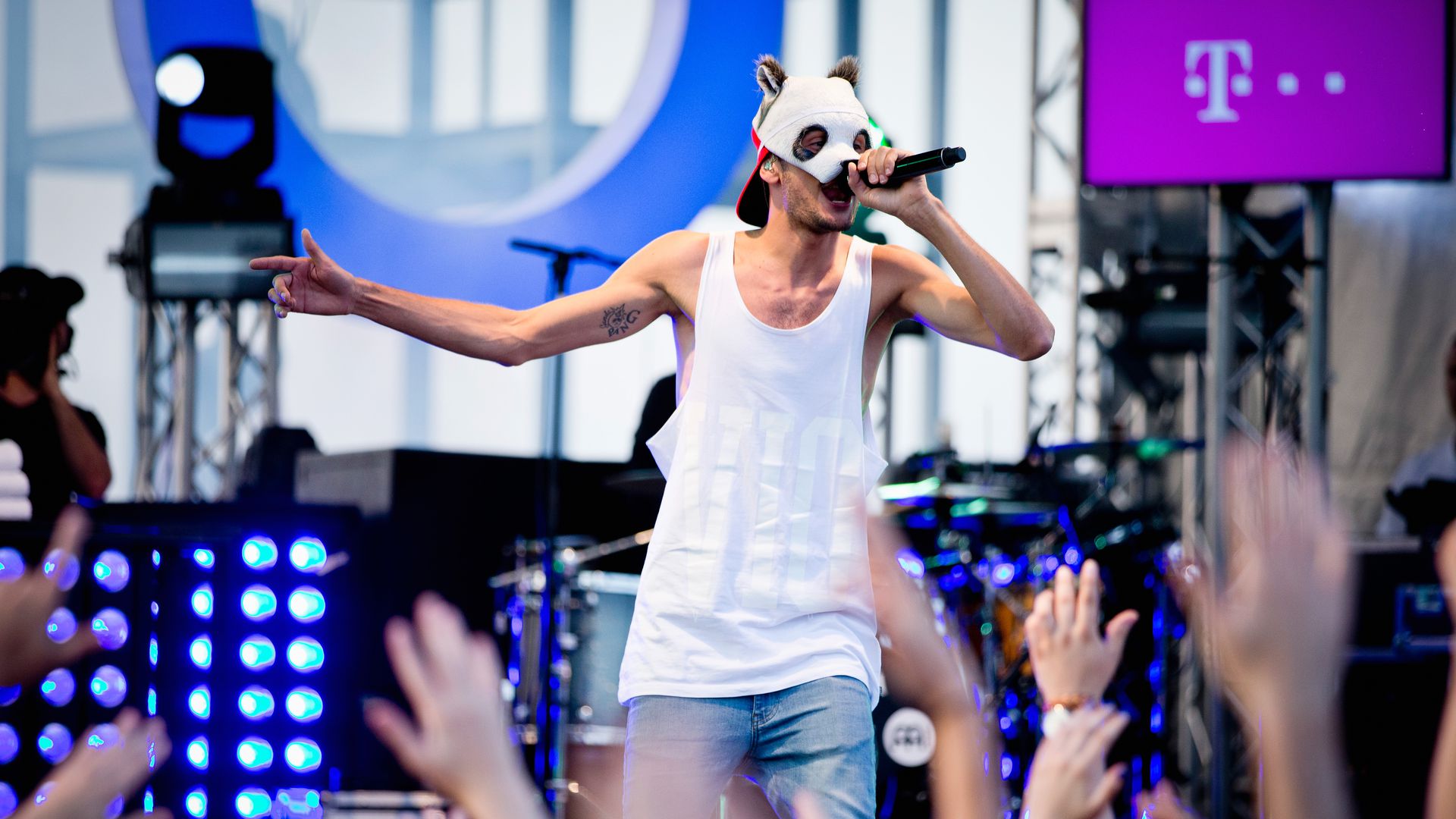 Mit Panda-Maske geht Cro easy in die Charts!