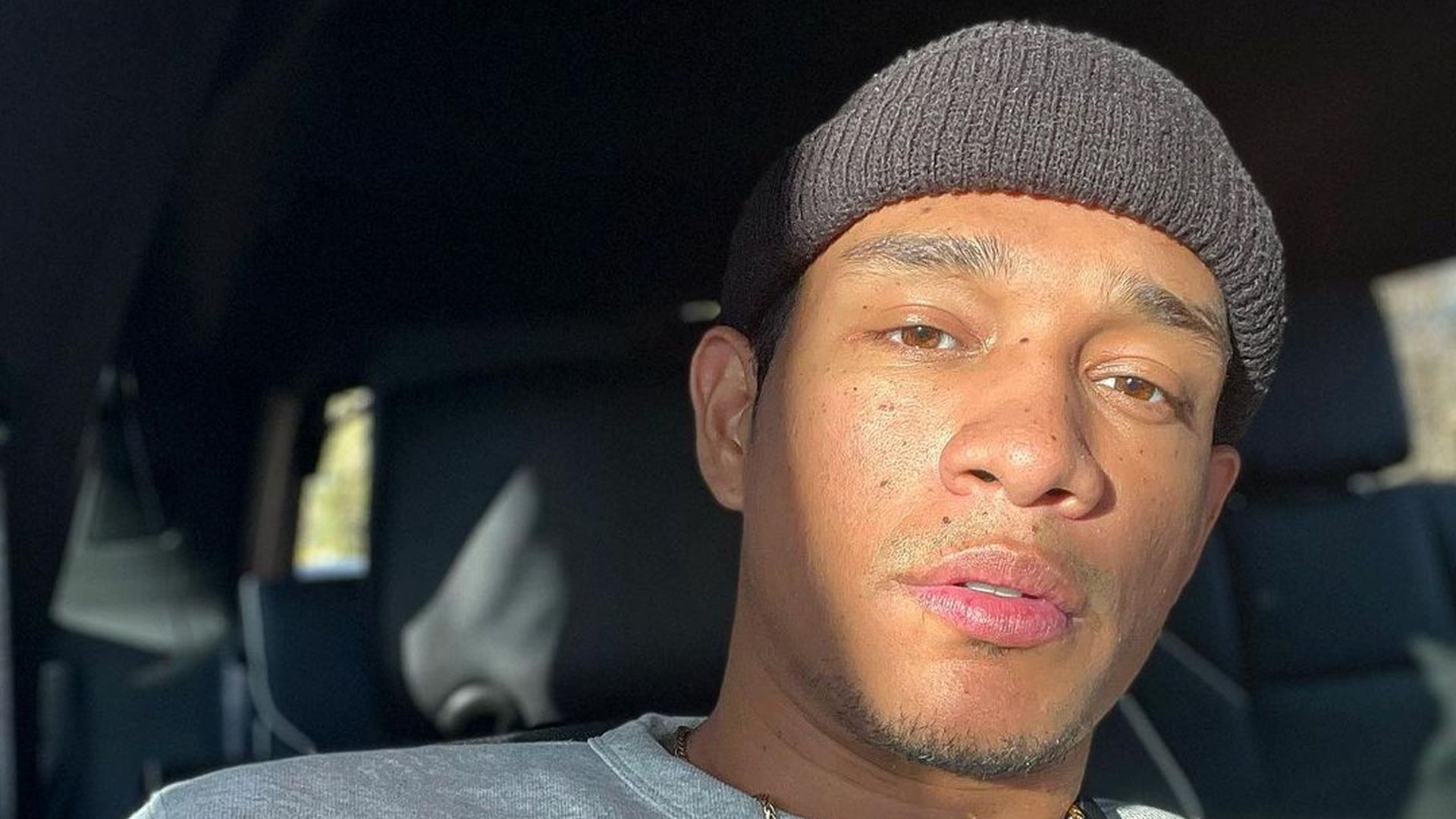 Inmitten der Vorwürfe: Darius Jackson wendet sich Gott zu