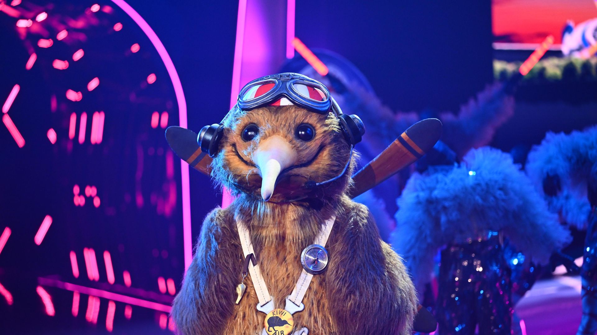 Steckt er unter dem Kostüm des "The Masked Singer"-Kiwis?
