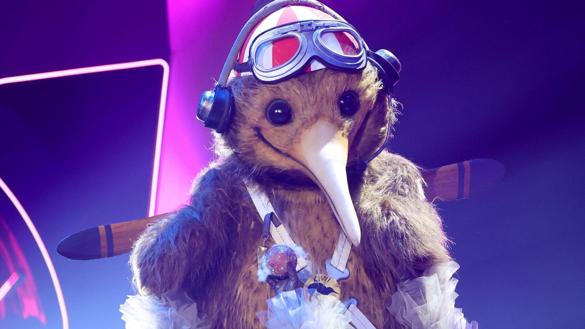 Panne! Der "The Masked Singer"-Kiwi verliert Maske auf Bühne