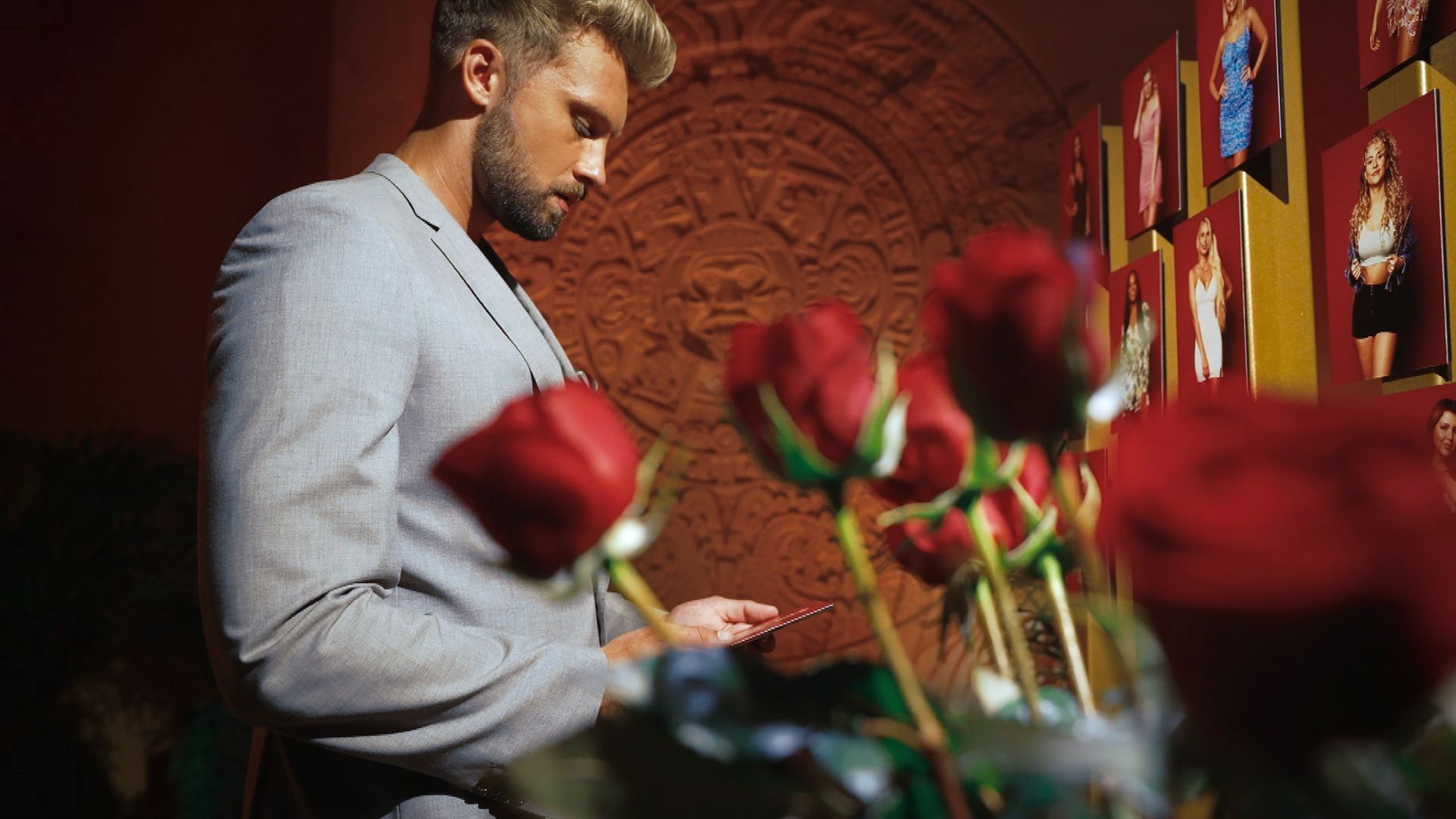 Vor TV-Kuss: Bekam Bachelor Dominik etwa Regieanweisungen?