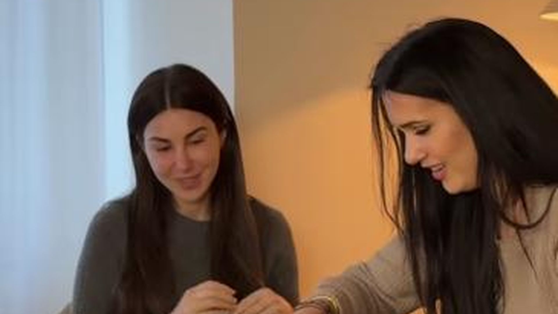 Dr. Emis Schwangerschaft rührt Coupleontour-Nessi zu Tränen