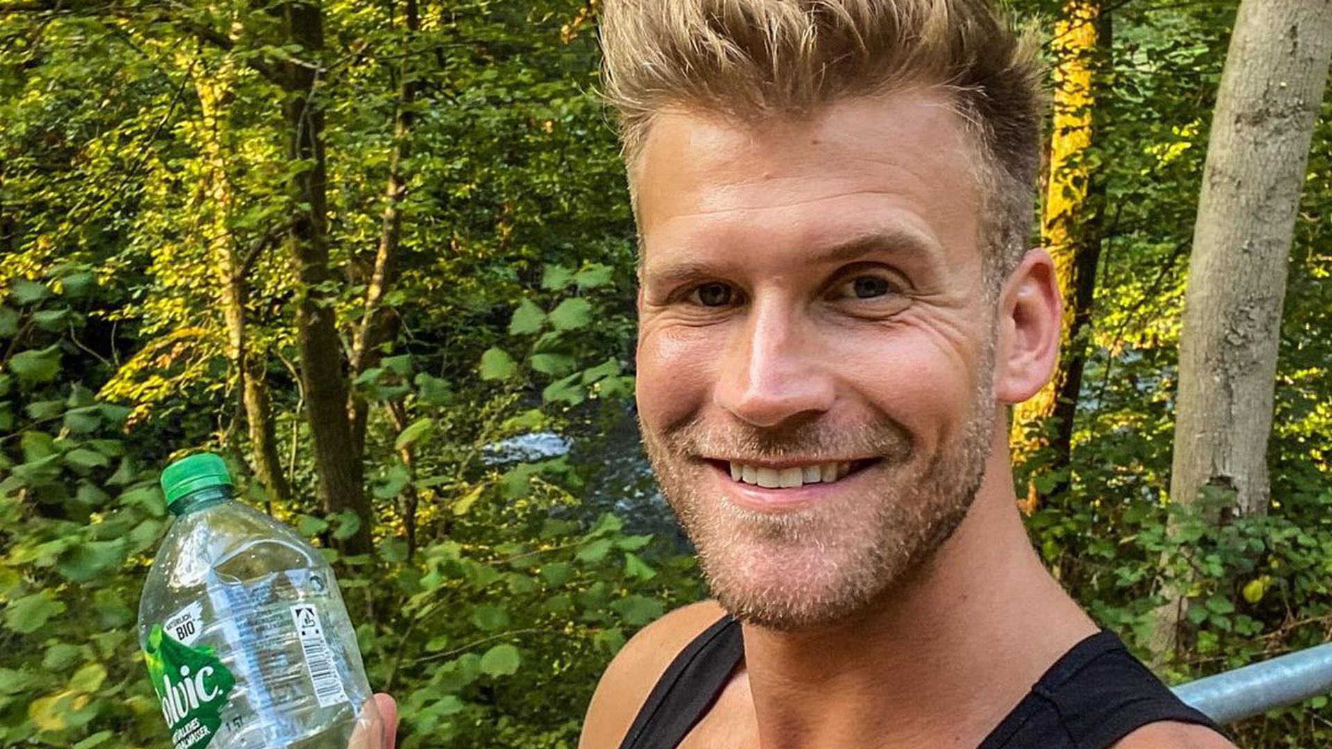 Schüchtern? "M.O.M"-Dustin zögert den Kuss mit Nina hinaus