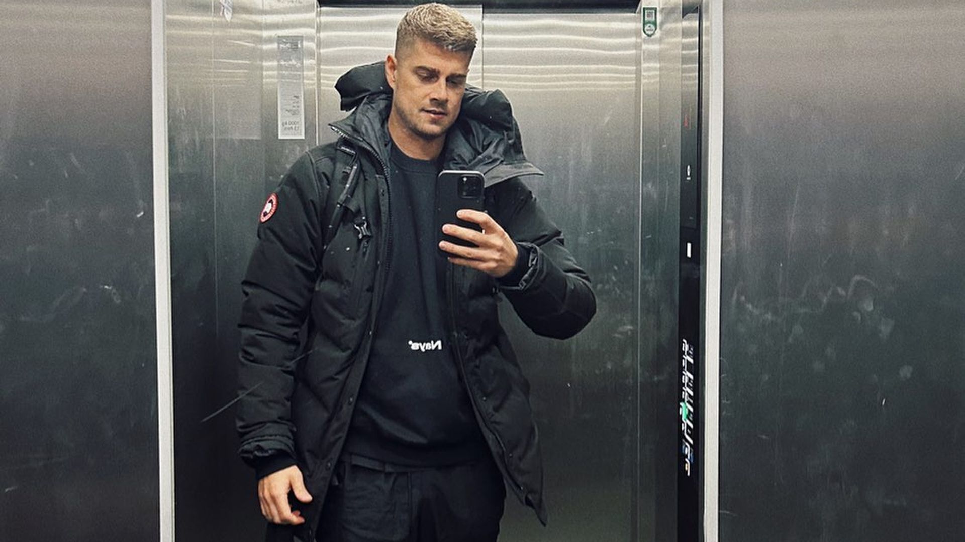 So süß wird Papa Dustin Schöne von seinen Töchtern empfangen