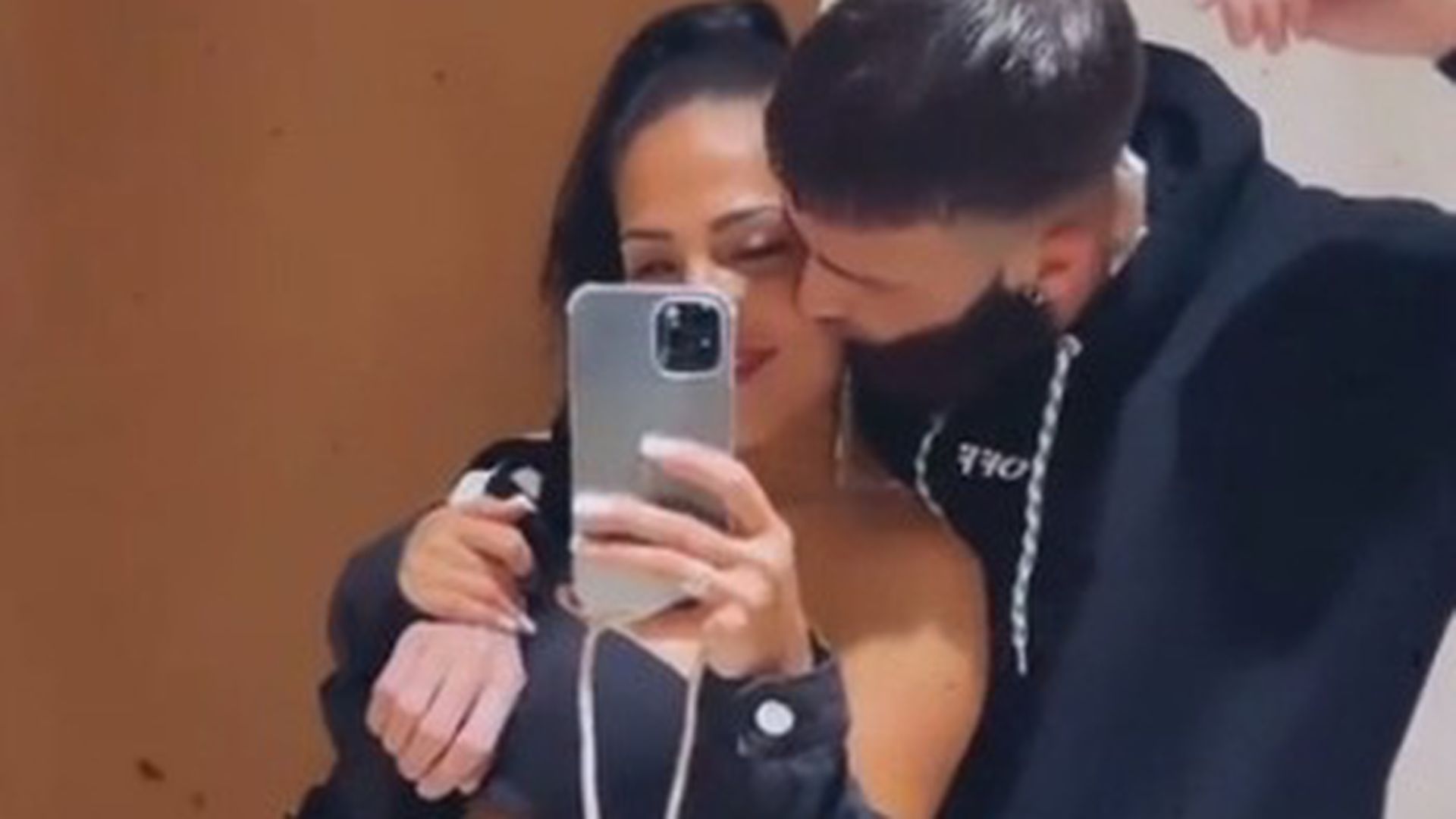 Kuss auf die Wange: Endlich Pärchen-Outing bei Elena Miras?