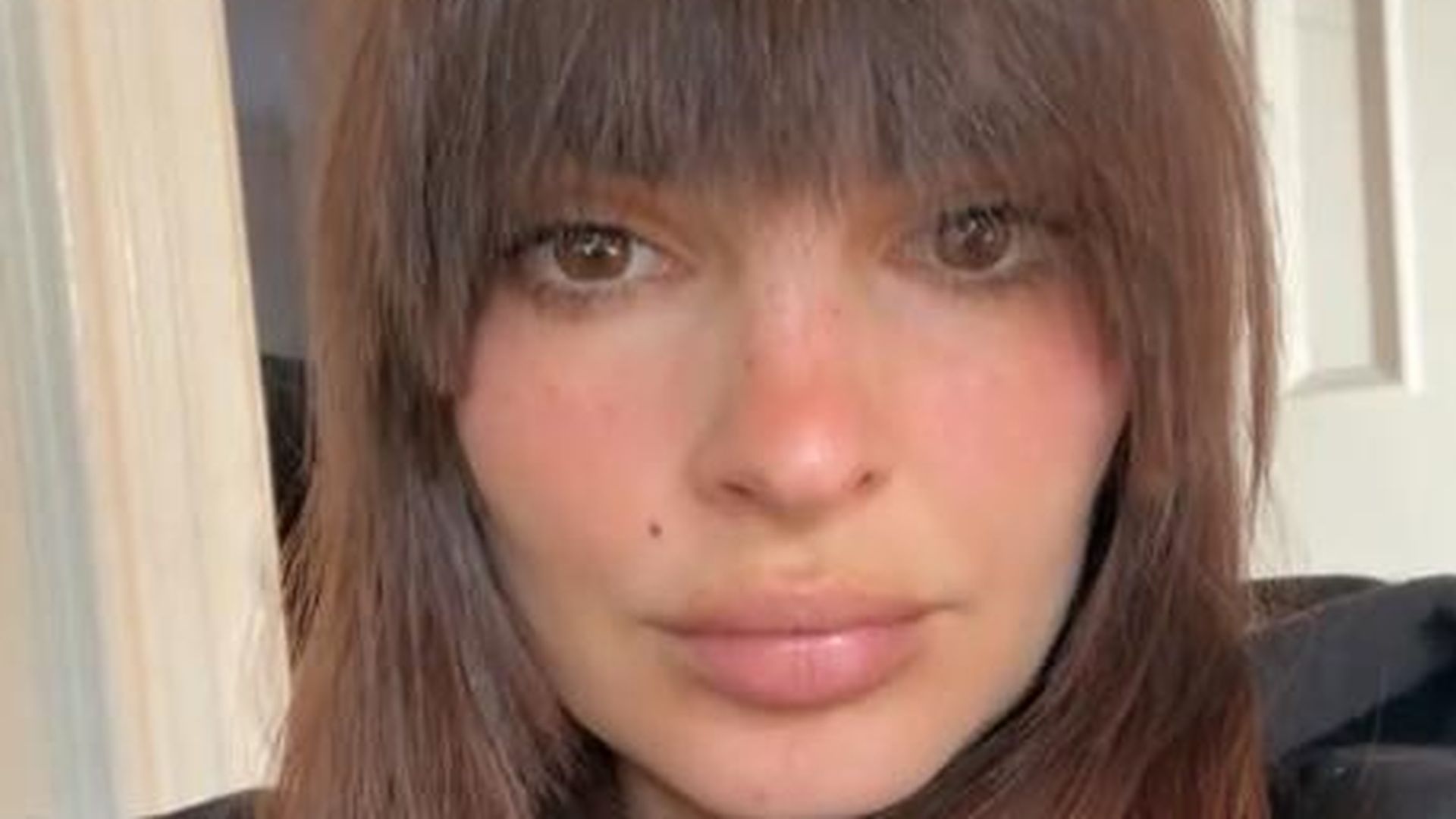 Model Emily Ratajkowski beschwert sich über ihre neue Frisur