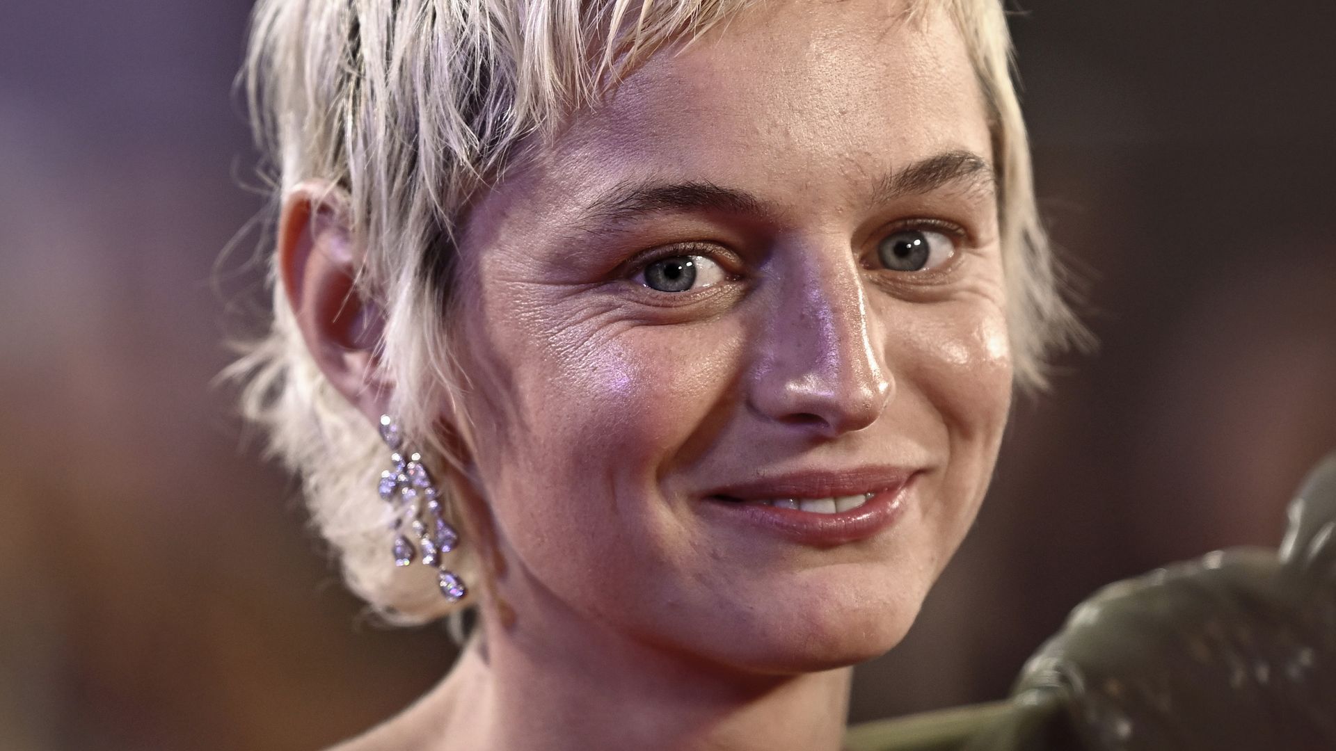 Emma Corrin reflektiert die Zeit bei Hitserie "The Crown"