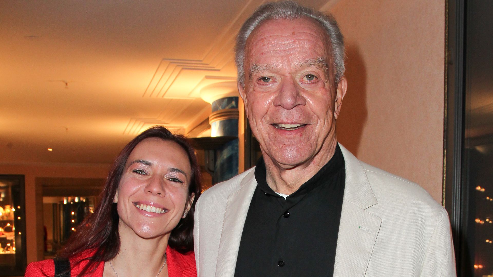 So lernte TV-Star Dirk Galuba (85) seine Frau (44) kennen