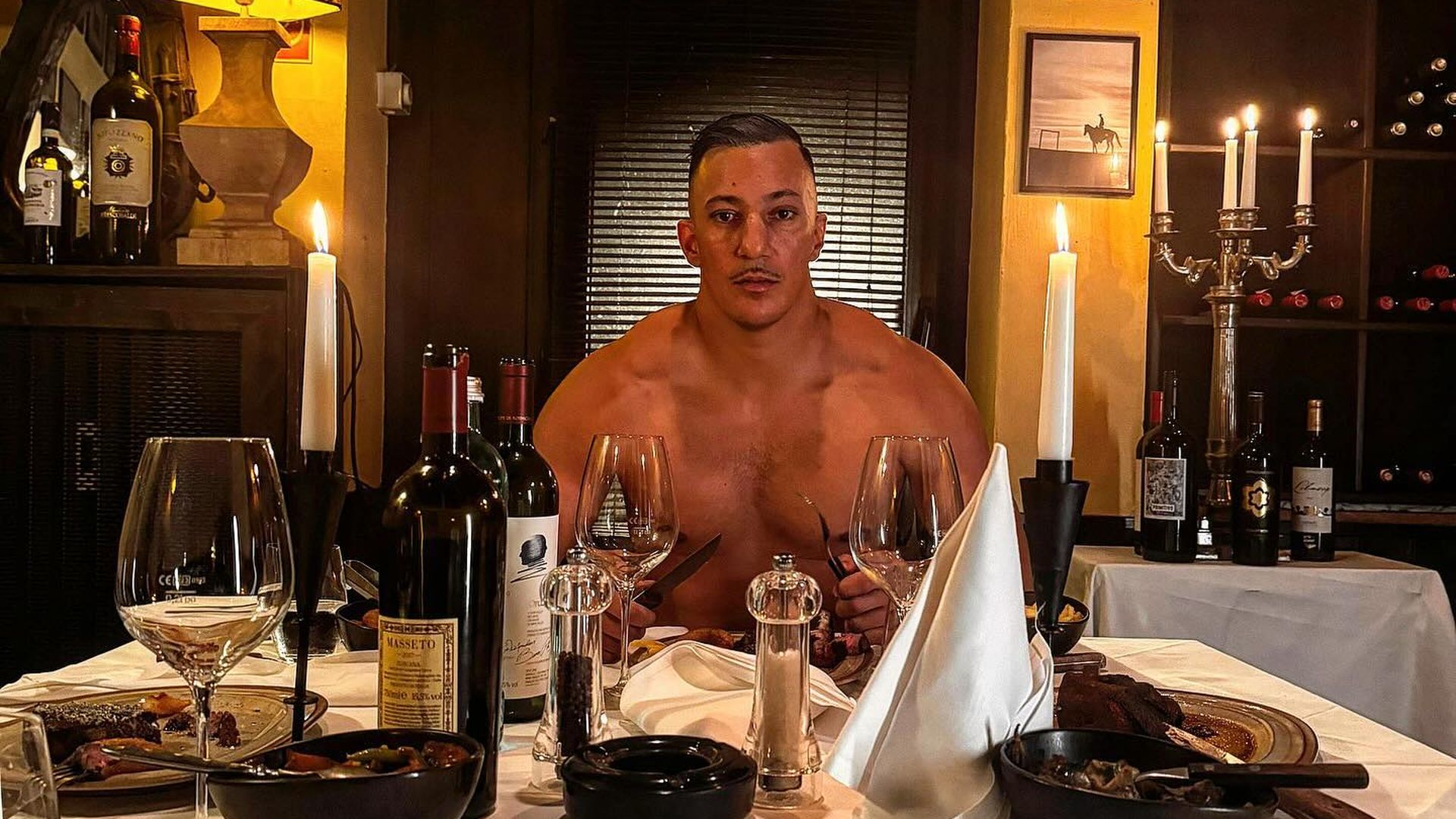 Rapper Farid Bang wäre beinahe an einem Stück Steak erstickt