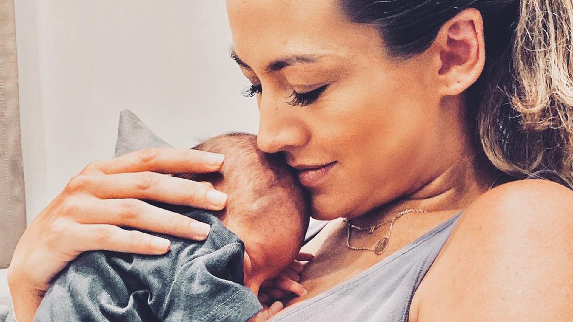 Fiona Erdmann in Sorge: Ihr Baby hat einen Leistenbruch