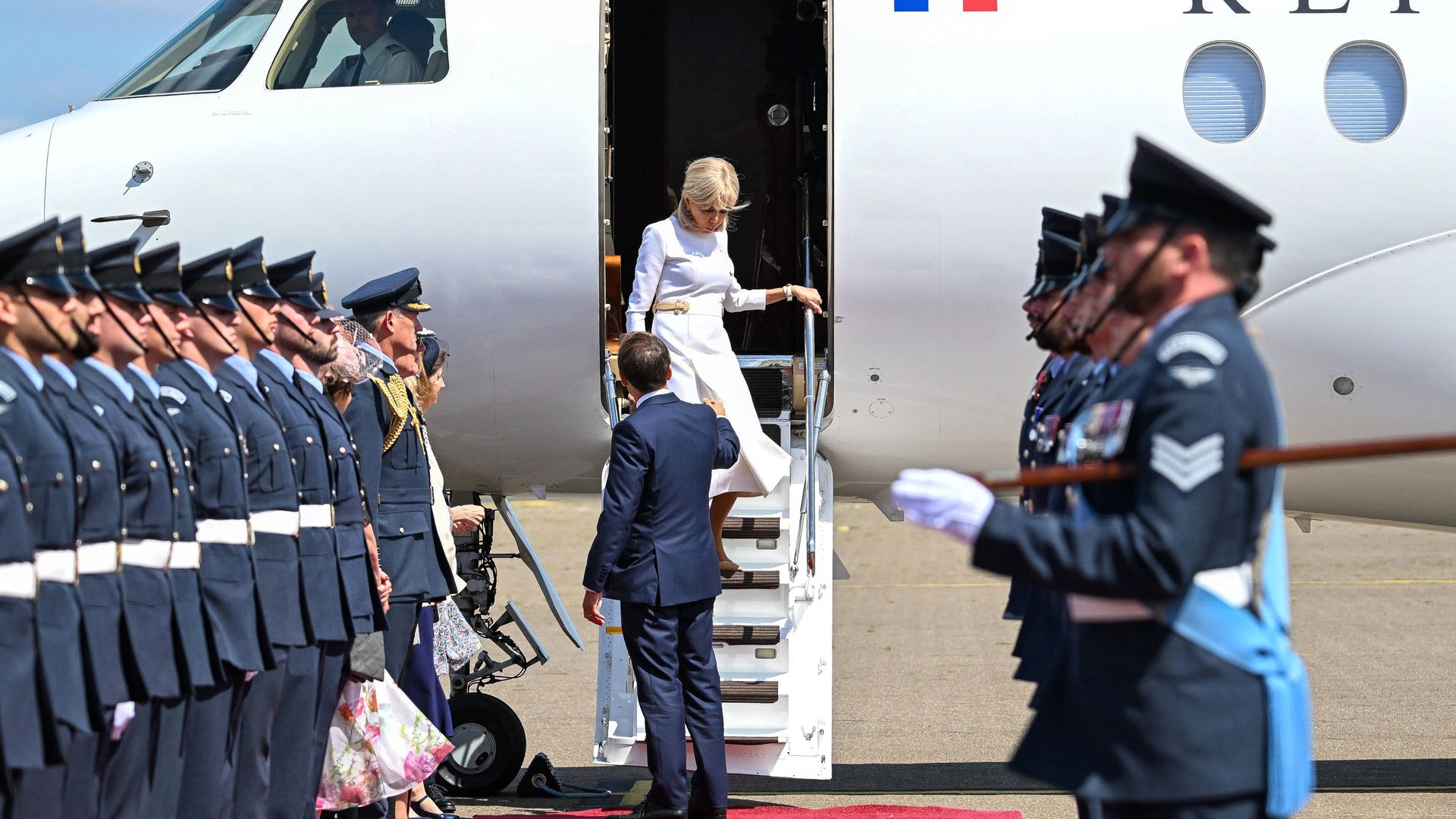 Unangenehm: Brigitte Macron ignoriert Ehemann Emmanuel