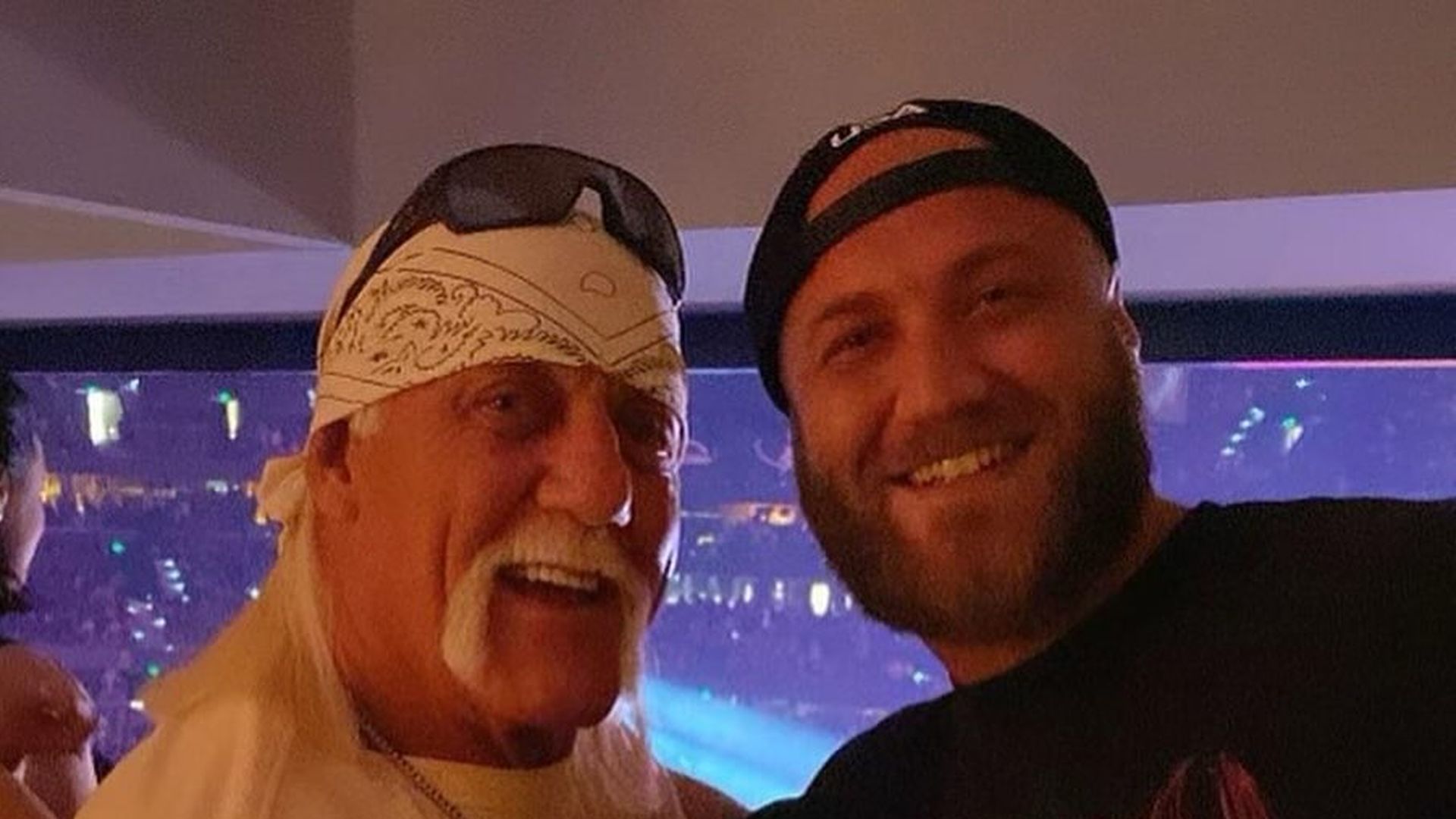 Nick Hogan in Tränen bei Papa Hulk Hogans (†71) WWE-Ehrung
