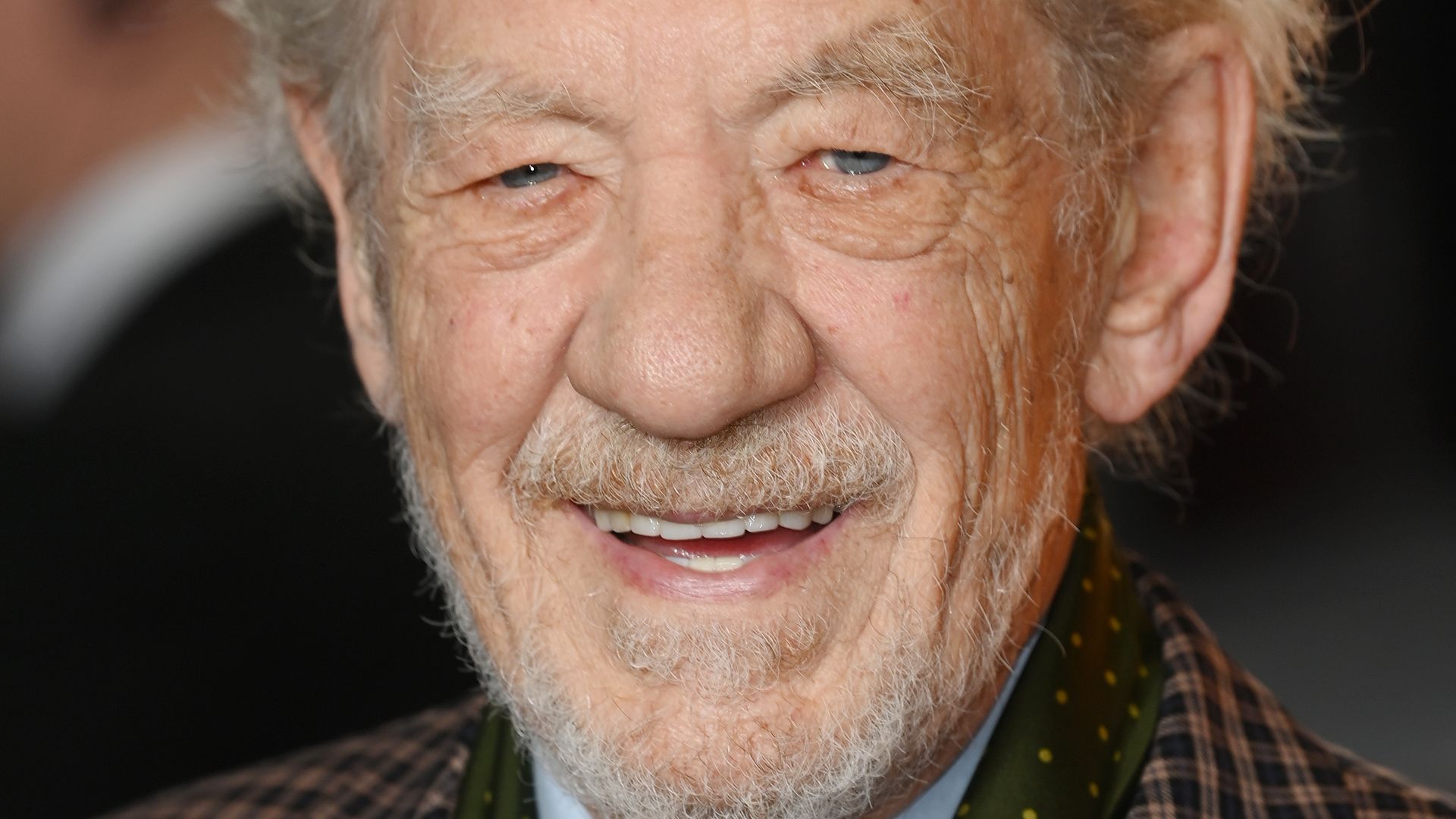 Ian McKellen zeigt sich nach Sturz wieder fit bei Premiere