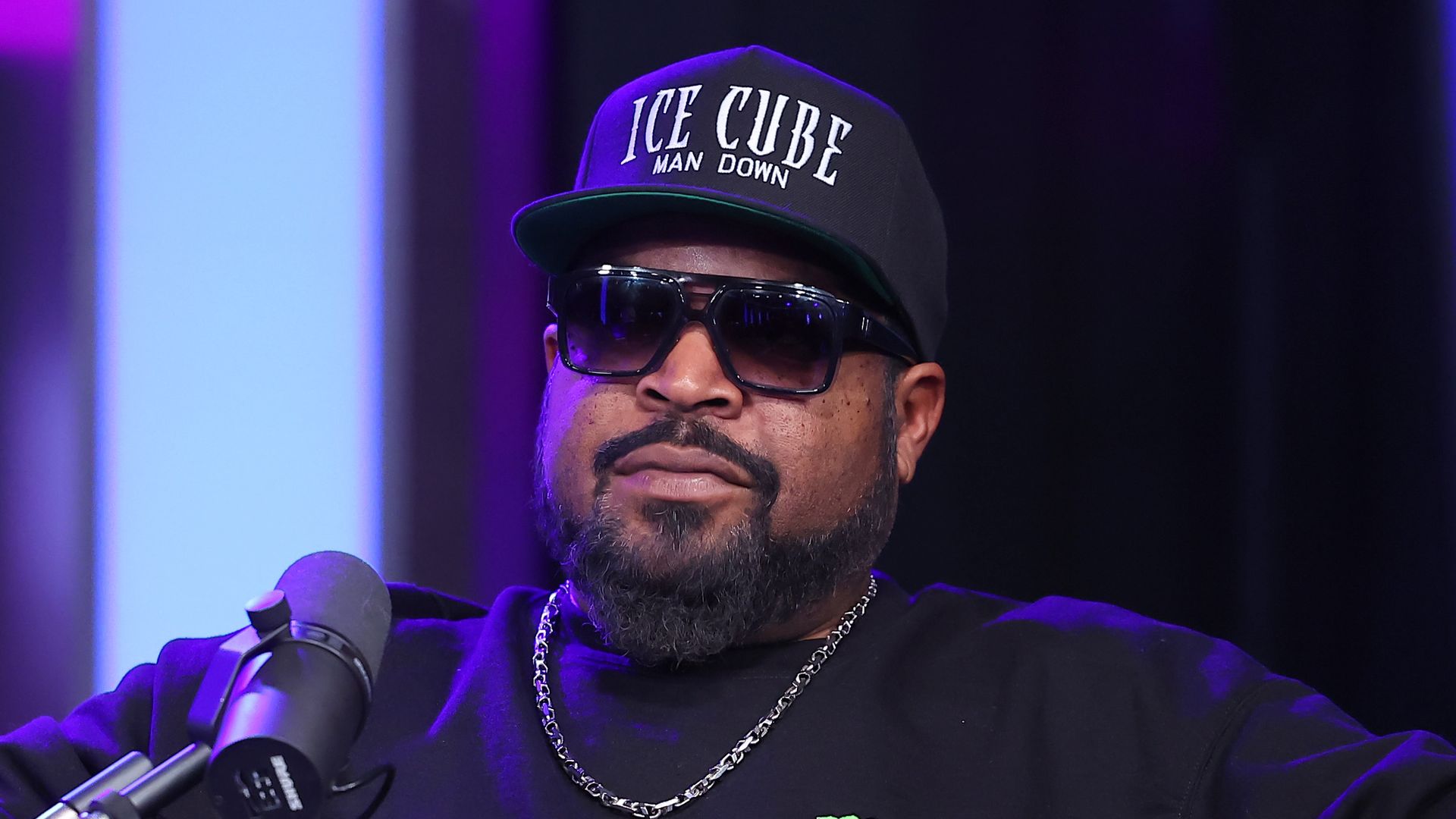 Ice Cube sitzt aufgrund von Zyklon an der Goldküste fest