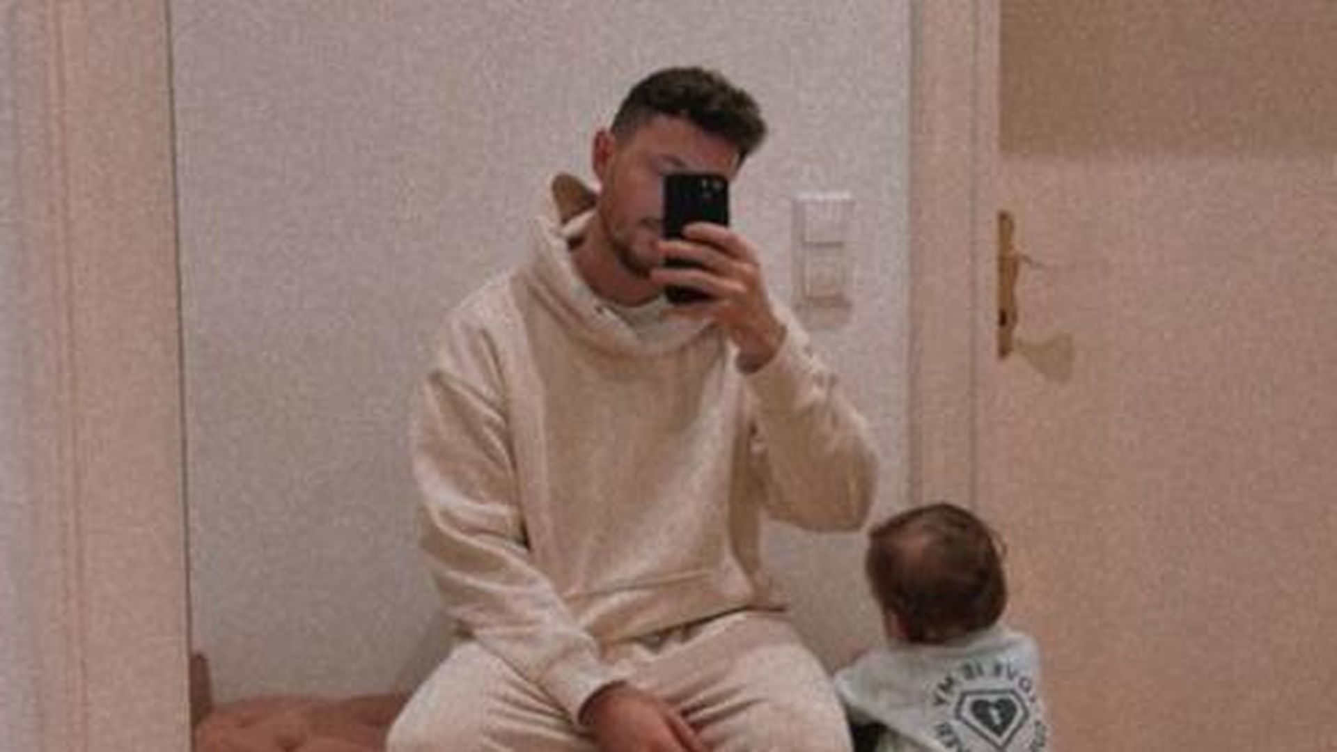 "Mein kleiner Engel": Jannik Kontalis teilt Bild mit Snow