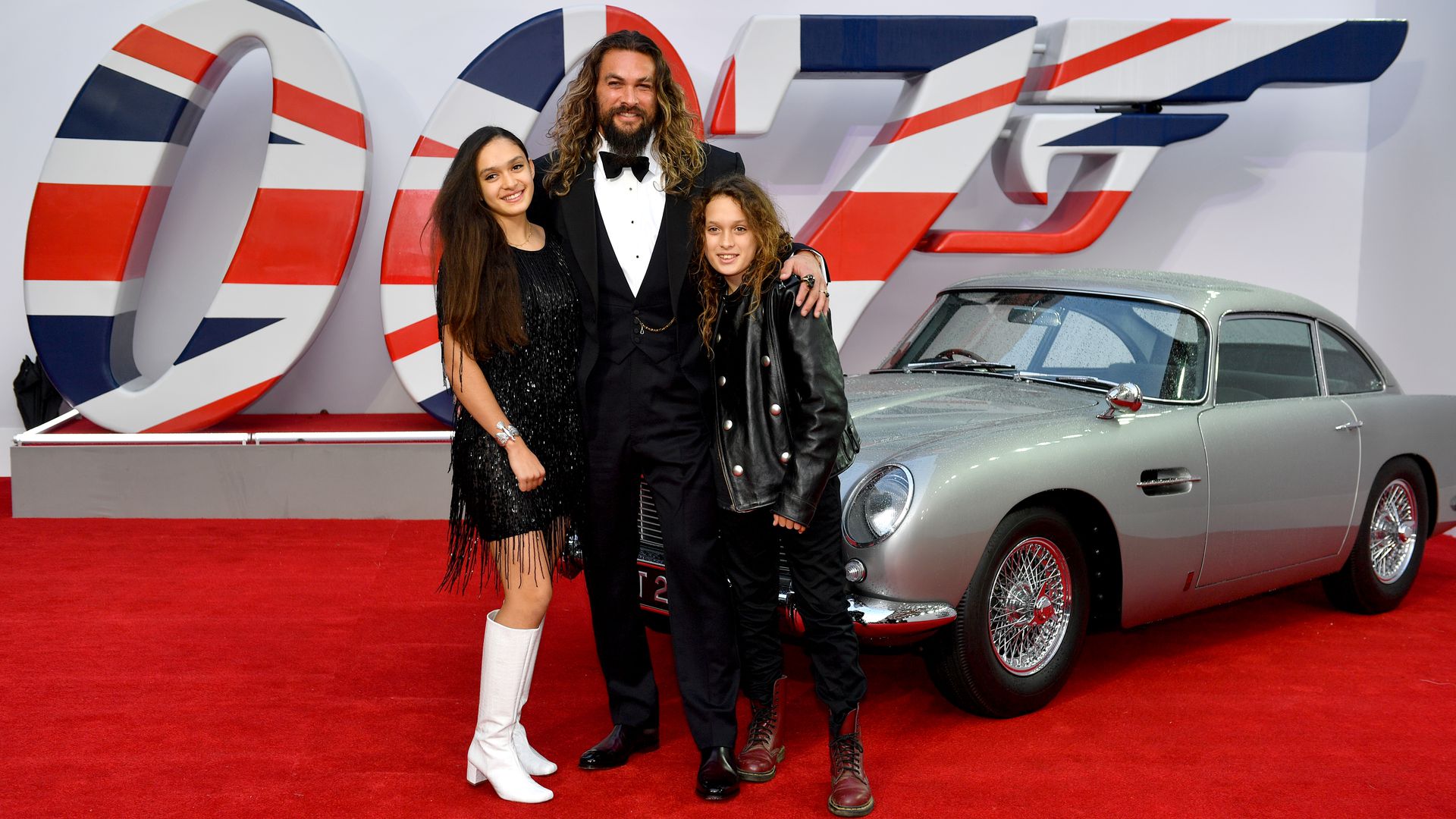 Süß! Jason Momoa mit seinen Kindern bei Bond-Premiere