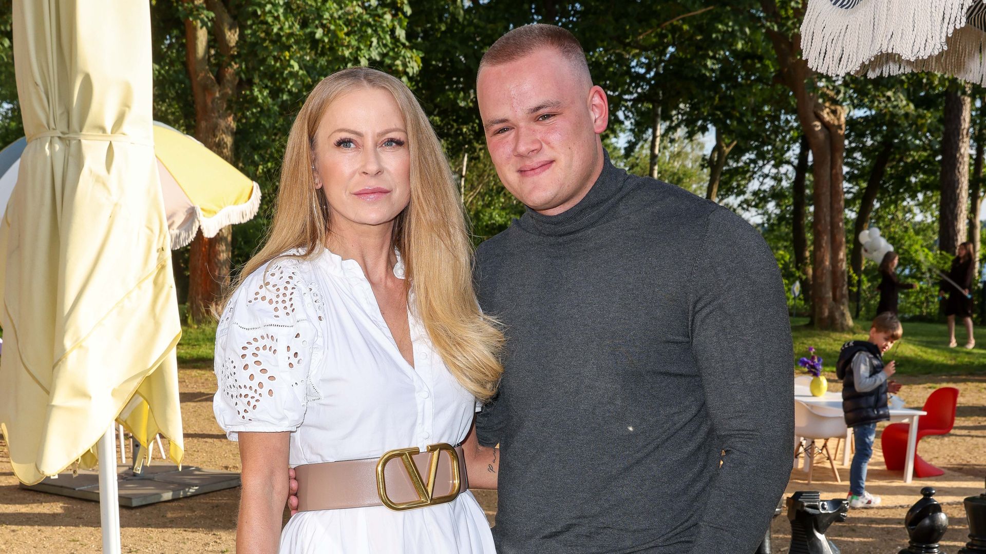Lässt sich Jenny Elvers' Sohn auf eine Namensänderung ein?
