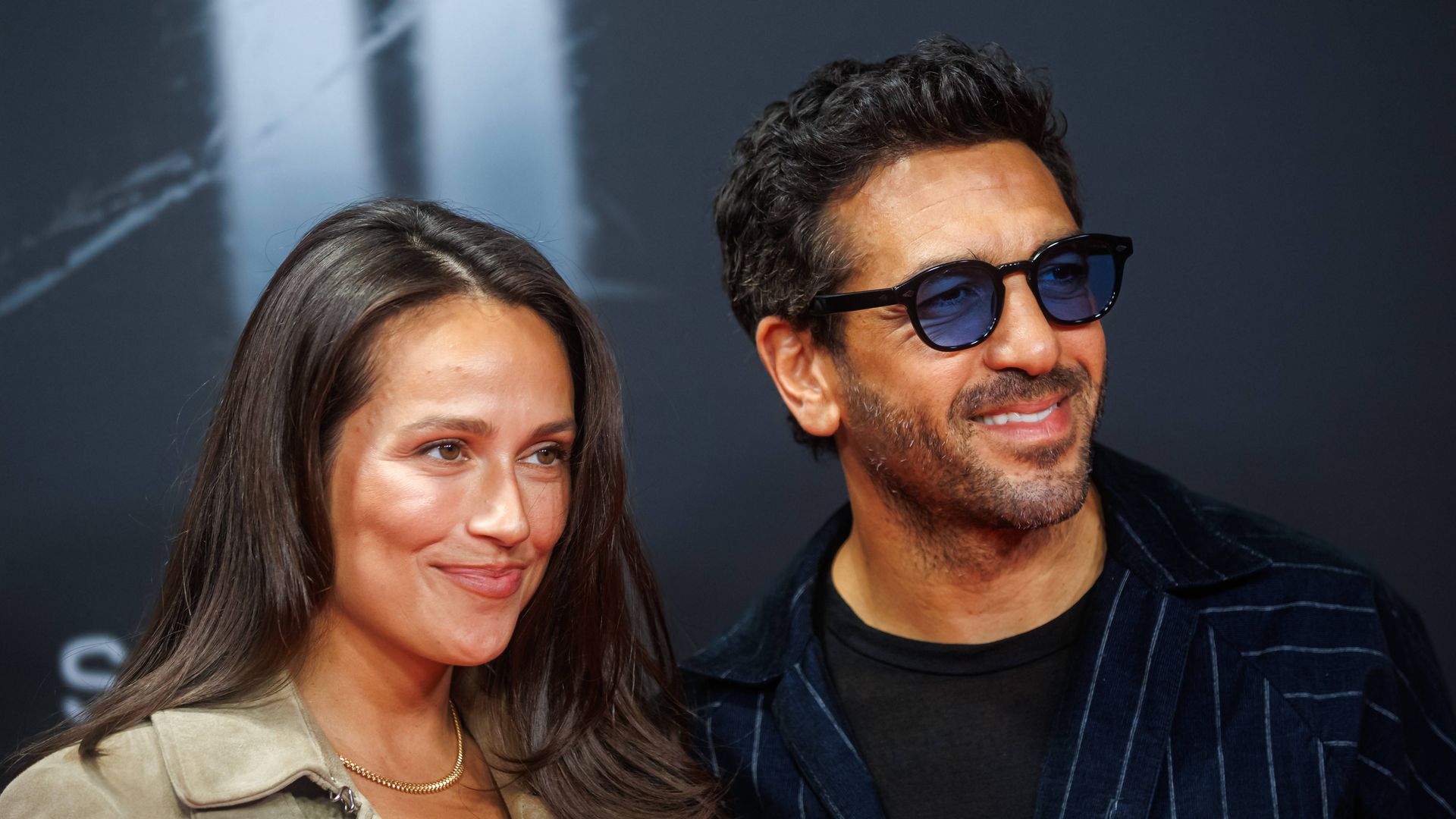 Elyas M'Barek und seine Frau Jessica strahlen bei Premiere