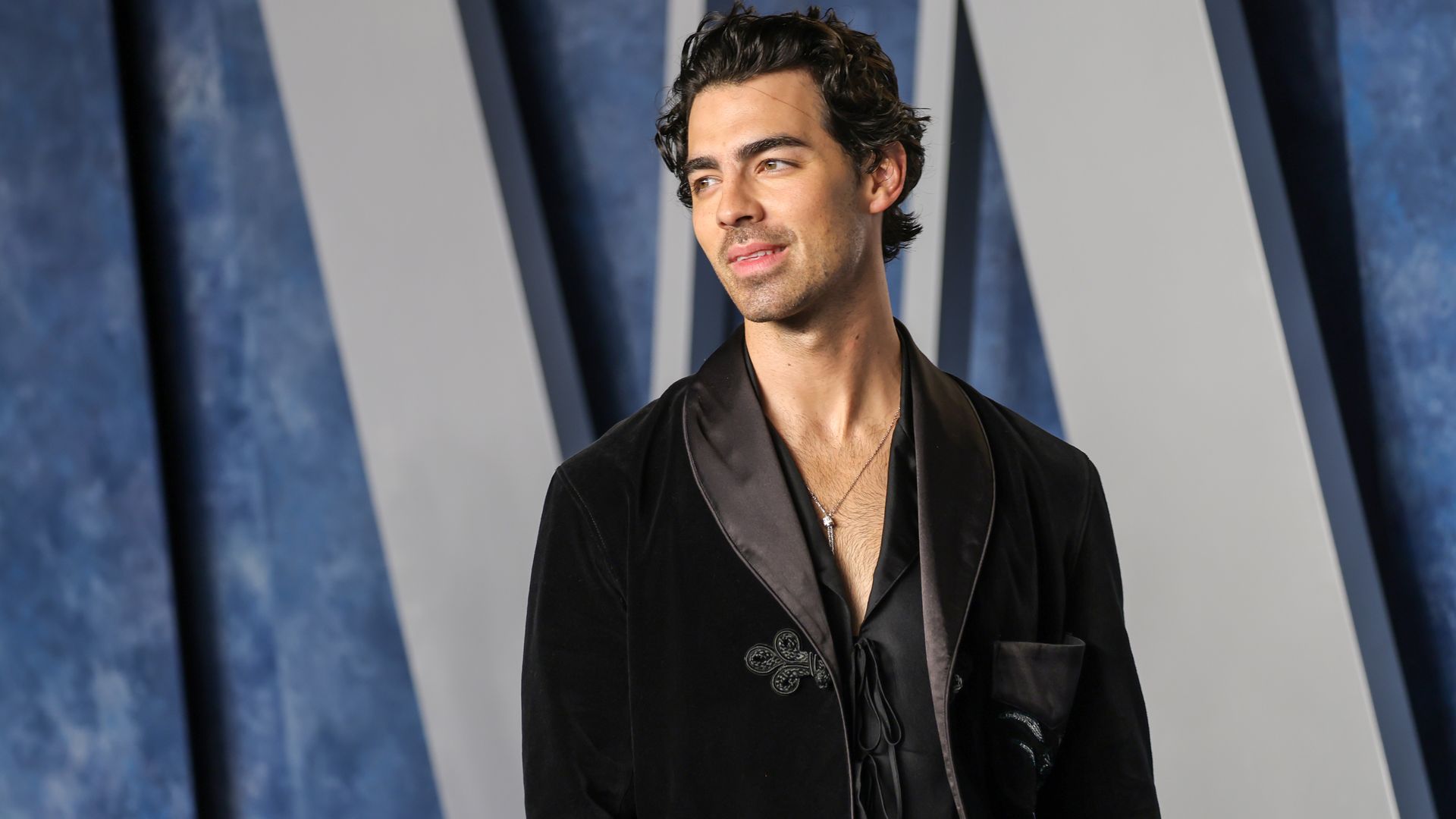 Joe Jonas genießt relaxten Ausflug mit seiner neuen Freundin