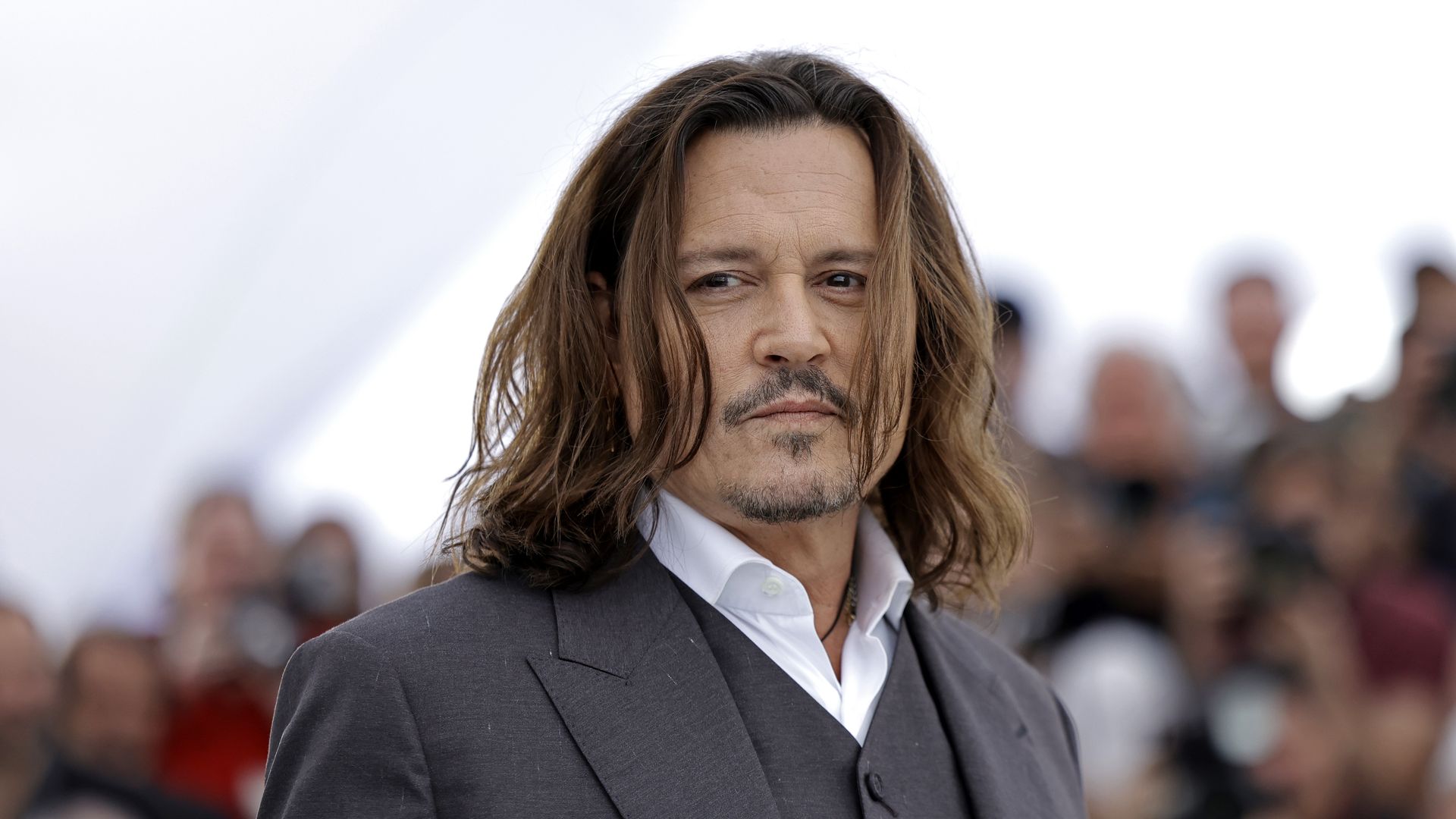 Johnny Depp eröffnet immersive Kunstausstellung in New York