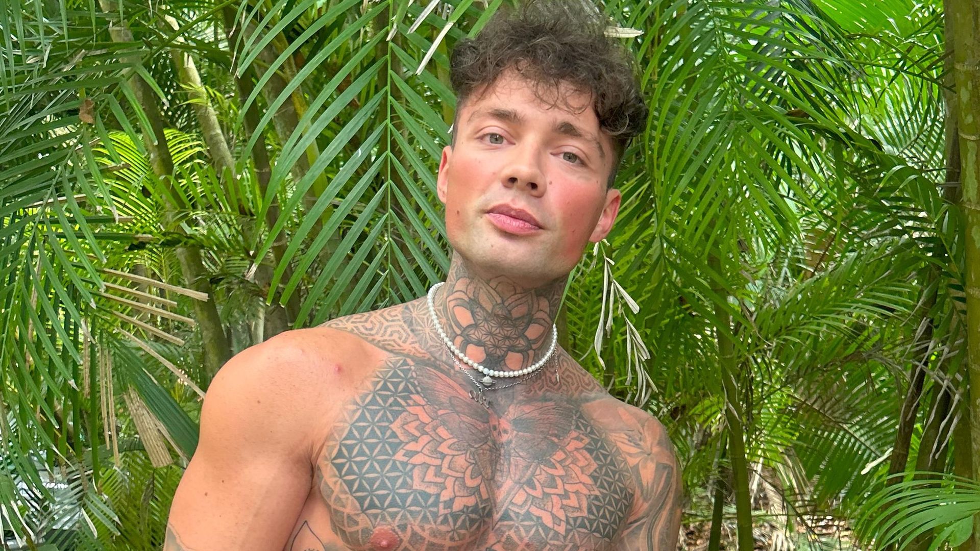Hatte Josua während "Ex on the Beach" etwa eine Freundin?