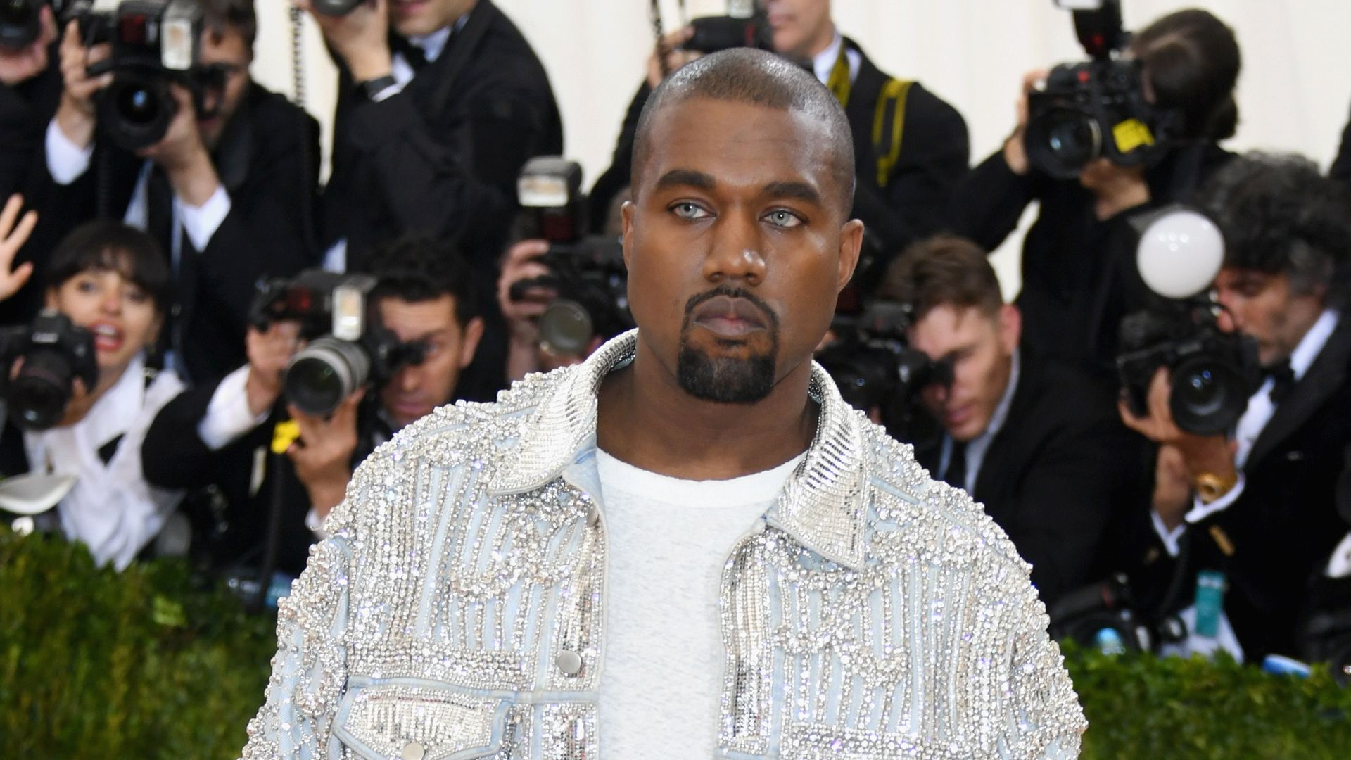 Kanye West entzieht sich nach Anklage angeblich der Justiz