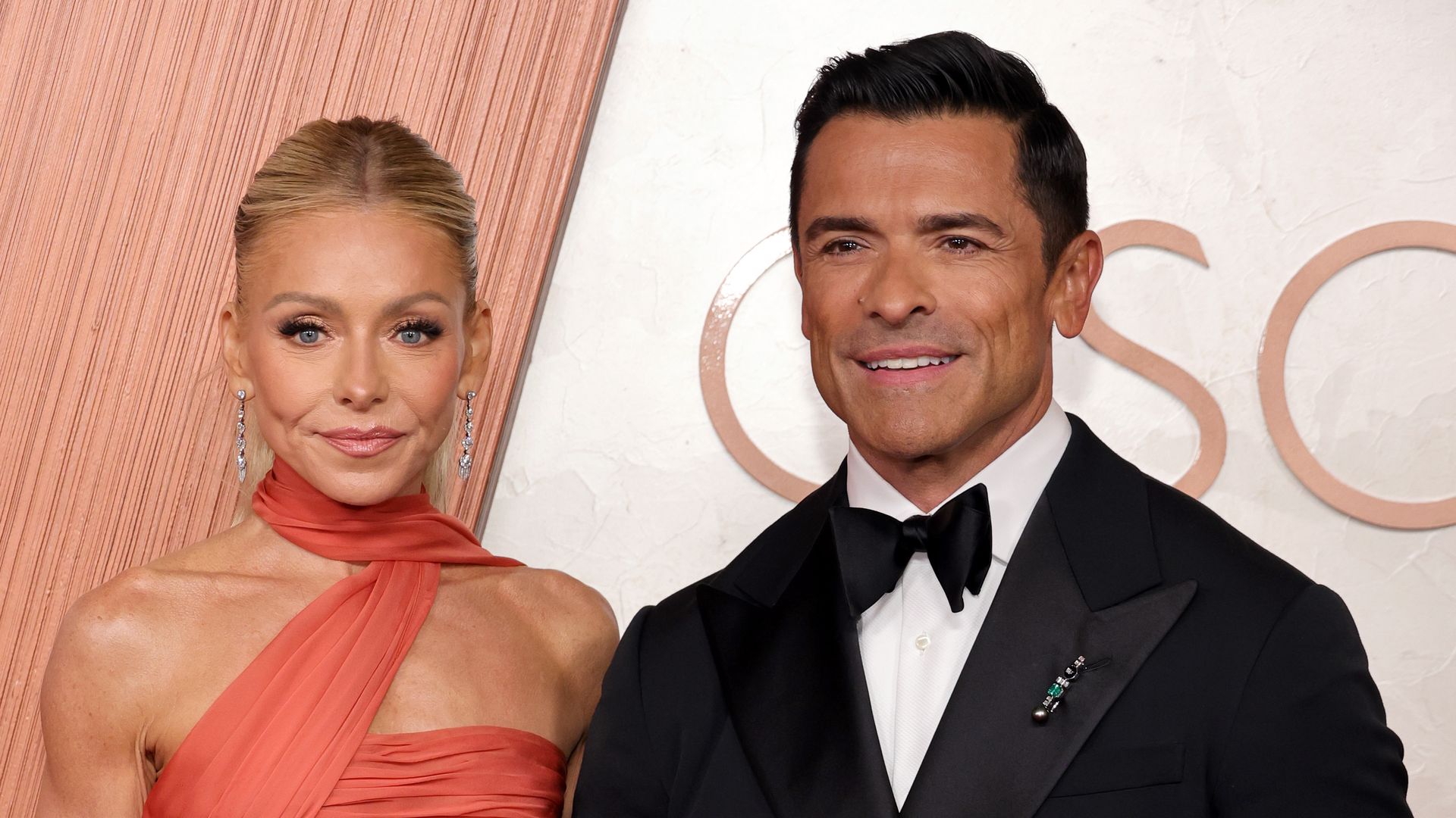Kelly Ripa und Mark sind emotional wegen Abschluss von Sohn